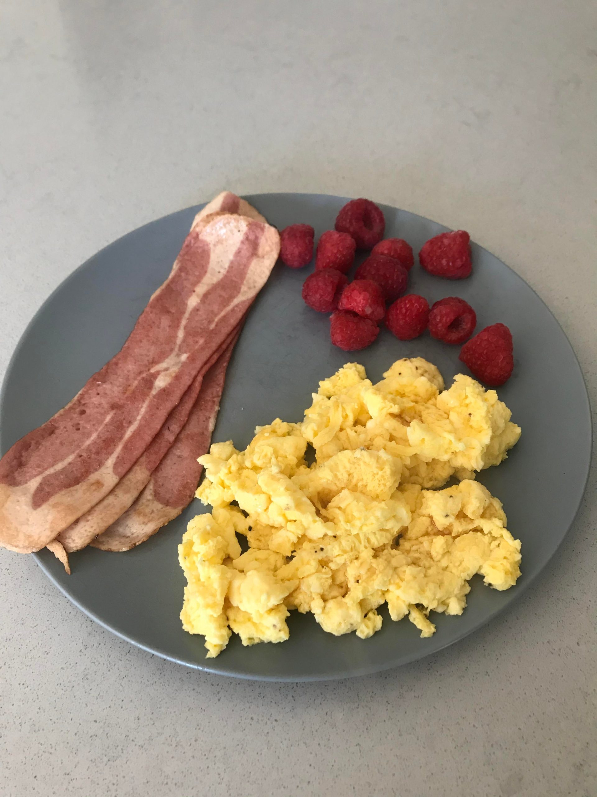 2 Peaches / 250 g = Only 100 calories of what tastes like candy :D ...