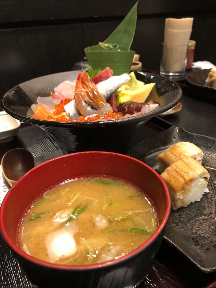 Kaisen don lunch near Kudanshita station - Dining and Cooking