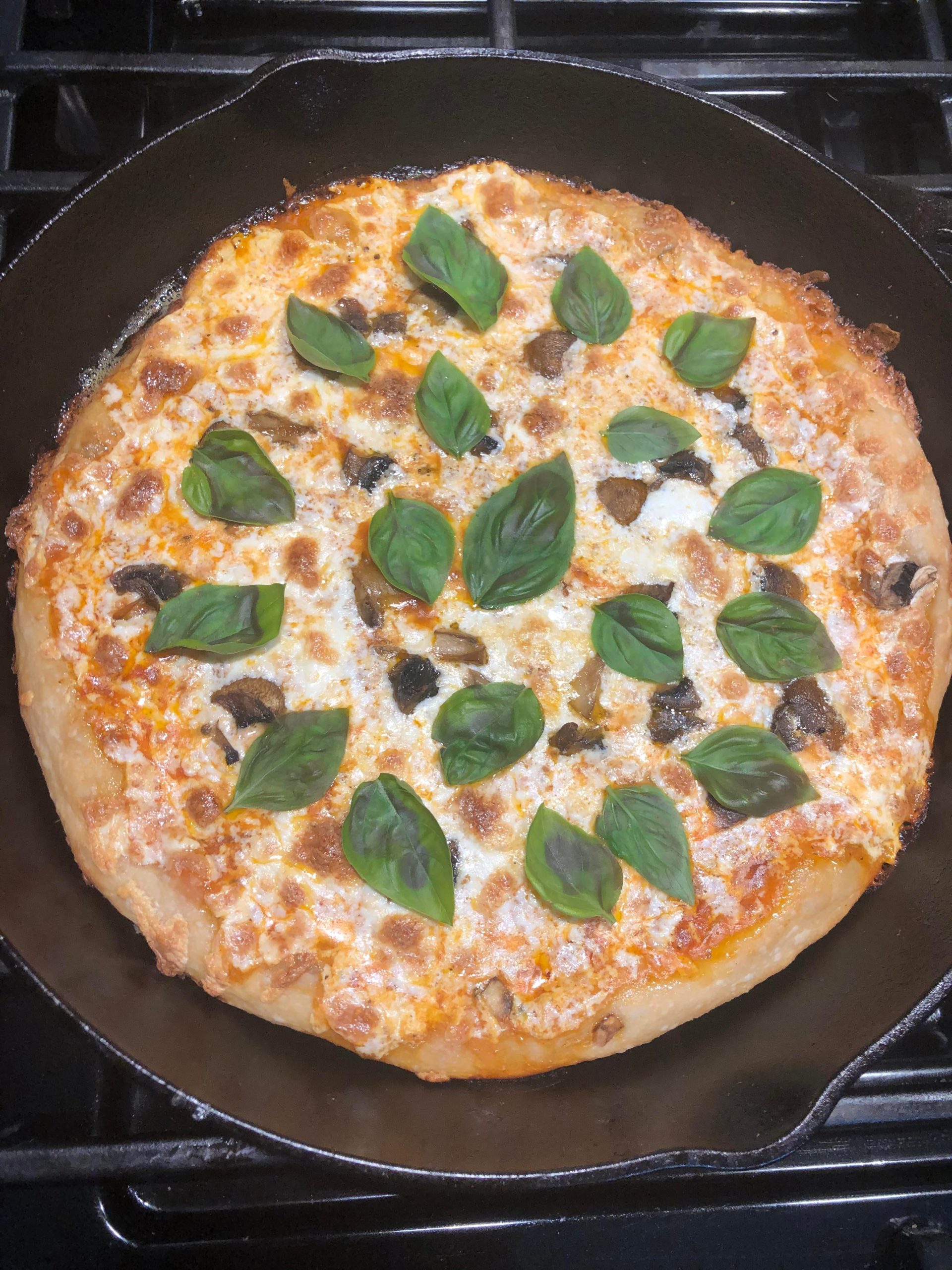 Pan-crust with mushroom, white truffle oil and basil - Dining and Cooking