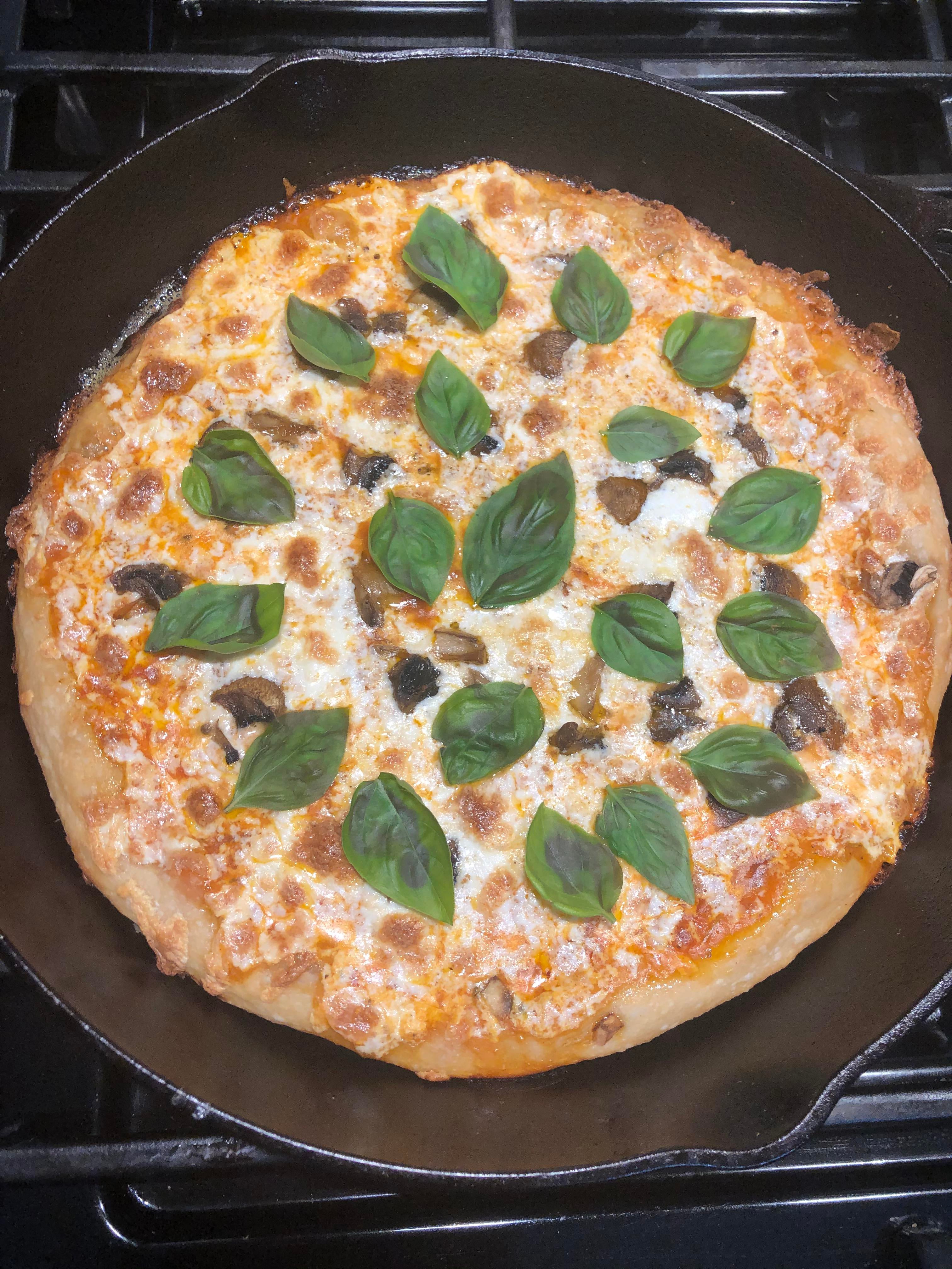 Pan-crust with mushroom, white truffle oil and basil - Dining and Cooking