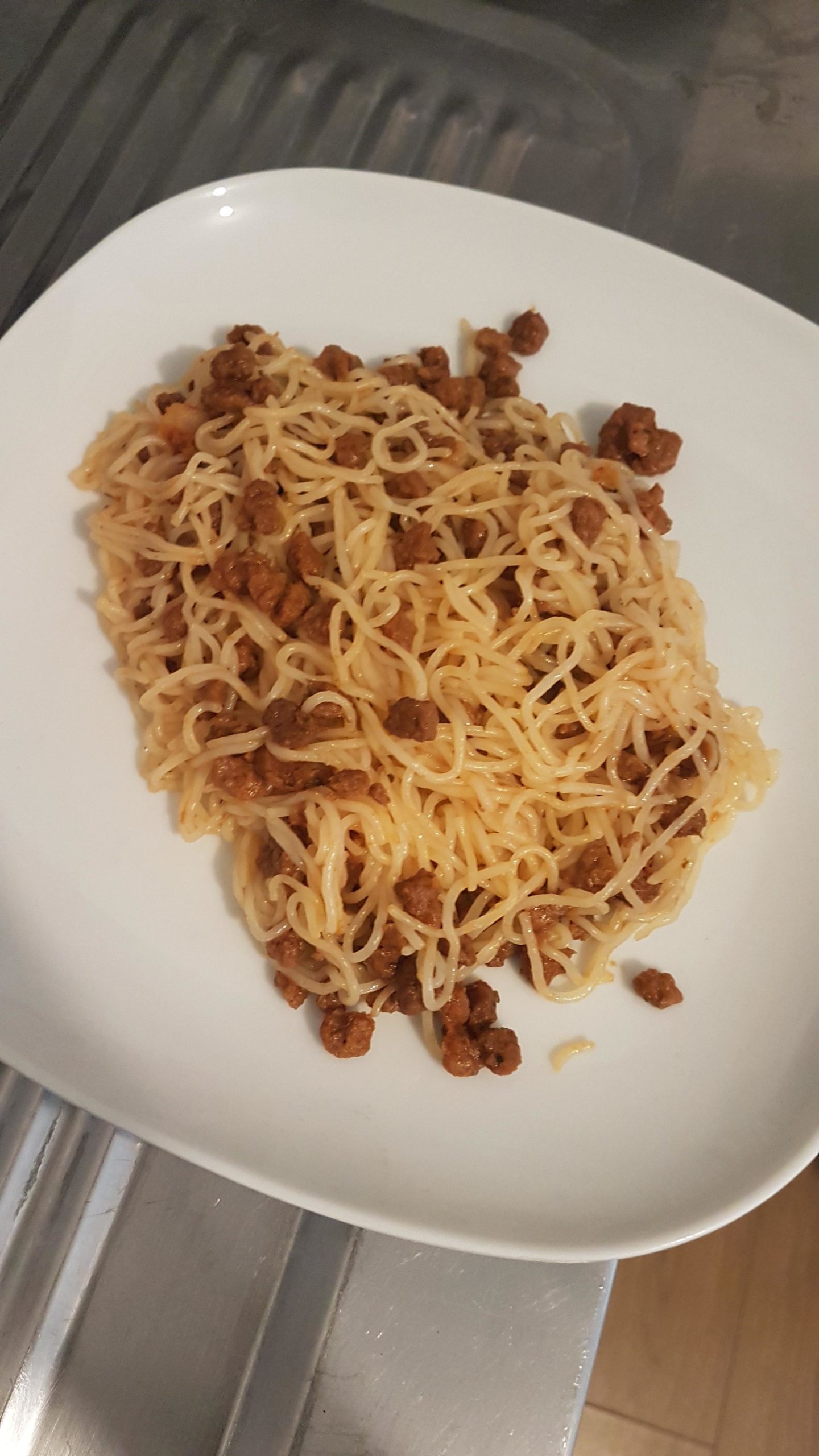 Konjac noodles with soy bolognese, 221 calories for the whole things 🙂 ...