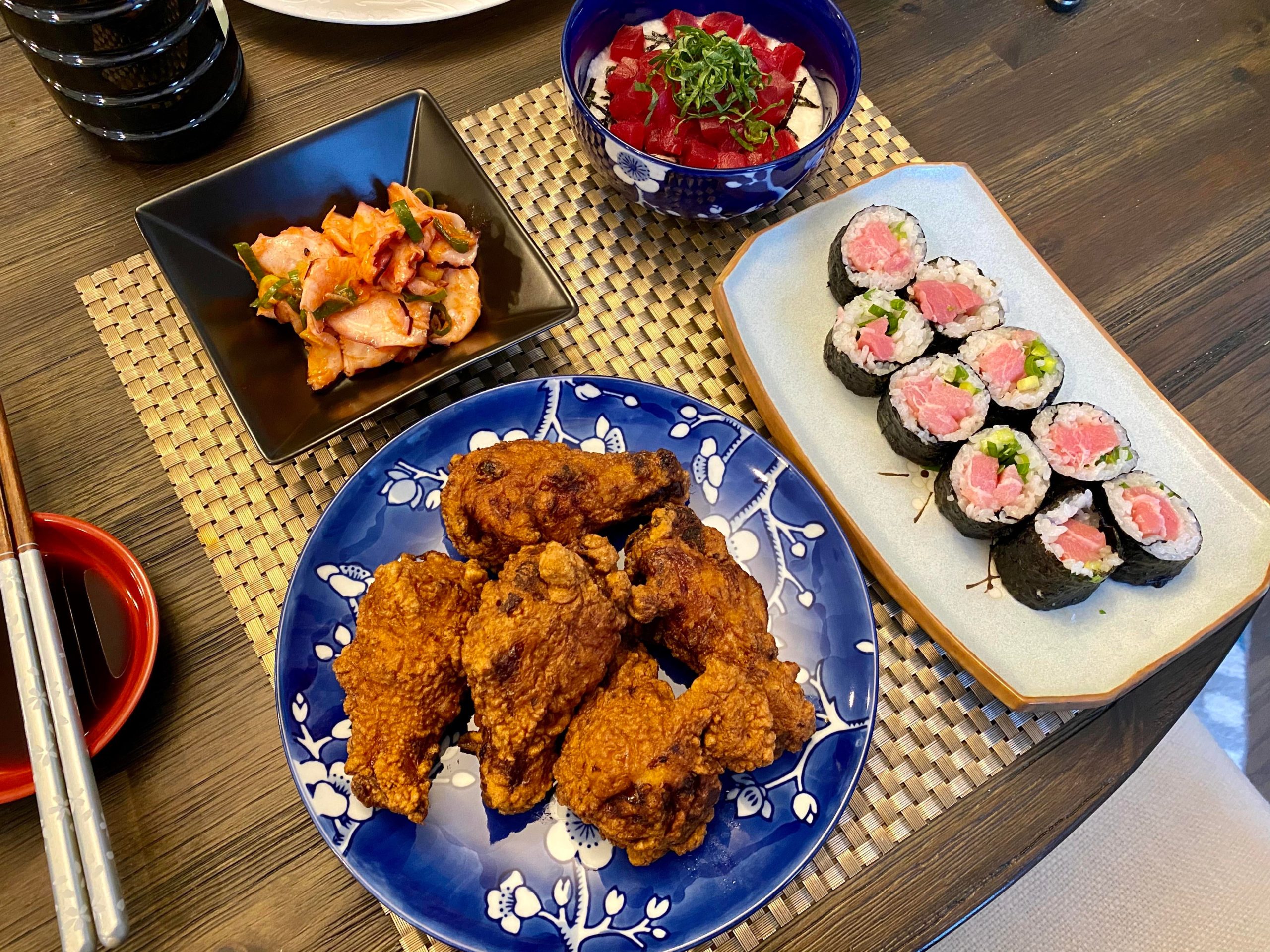 Tebasaki karaage, negi toro maki, tako kimuchi to maguro yamakake ...