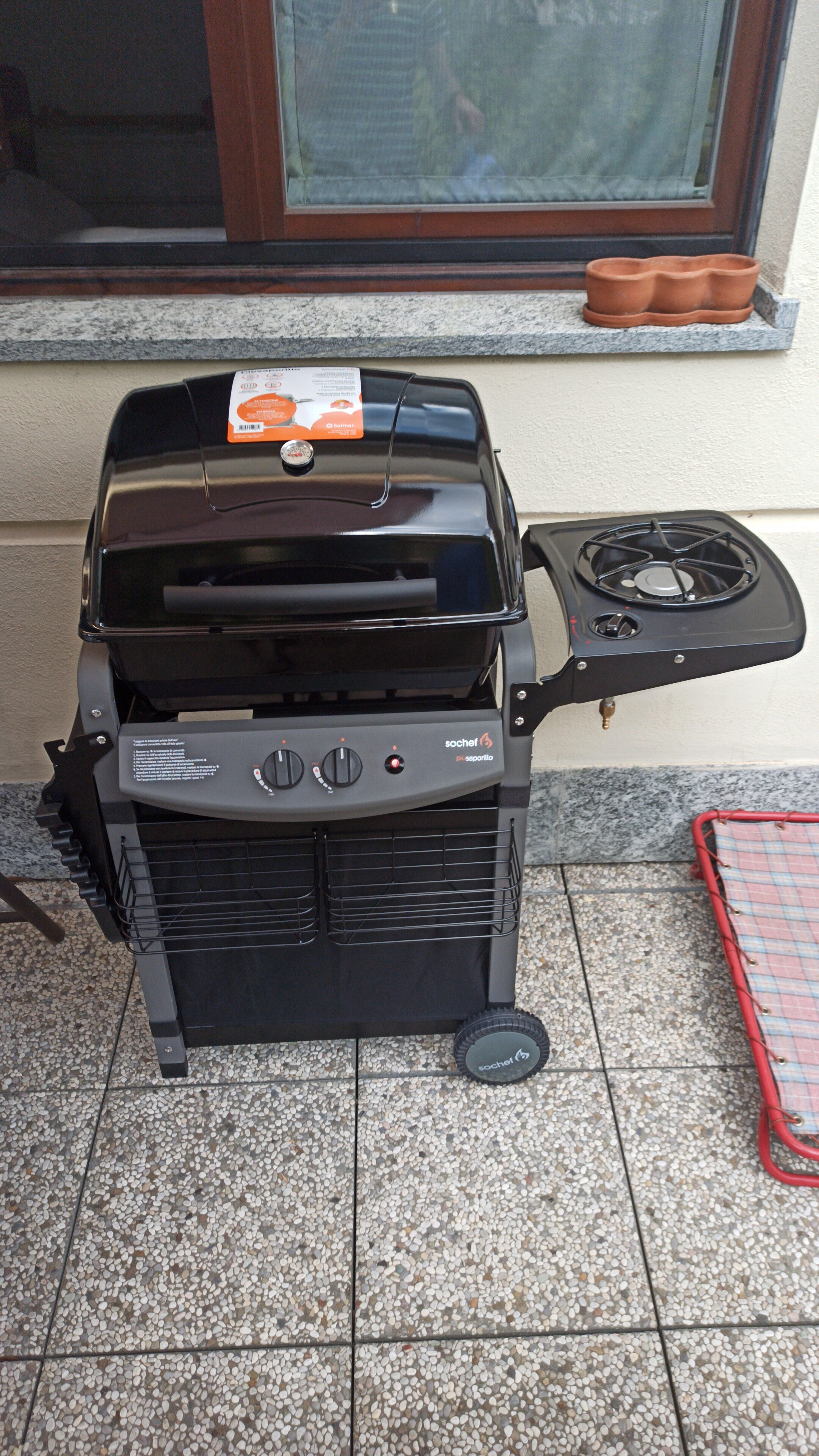 Hi to all! Here my first bbq! A gas bbq with lava stones - Dining and ...