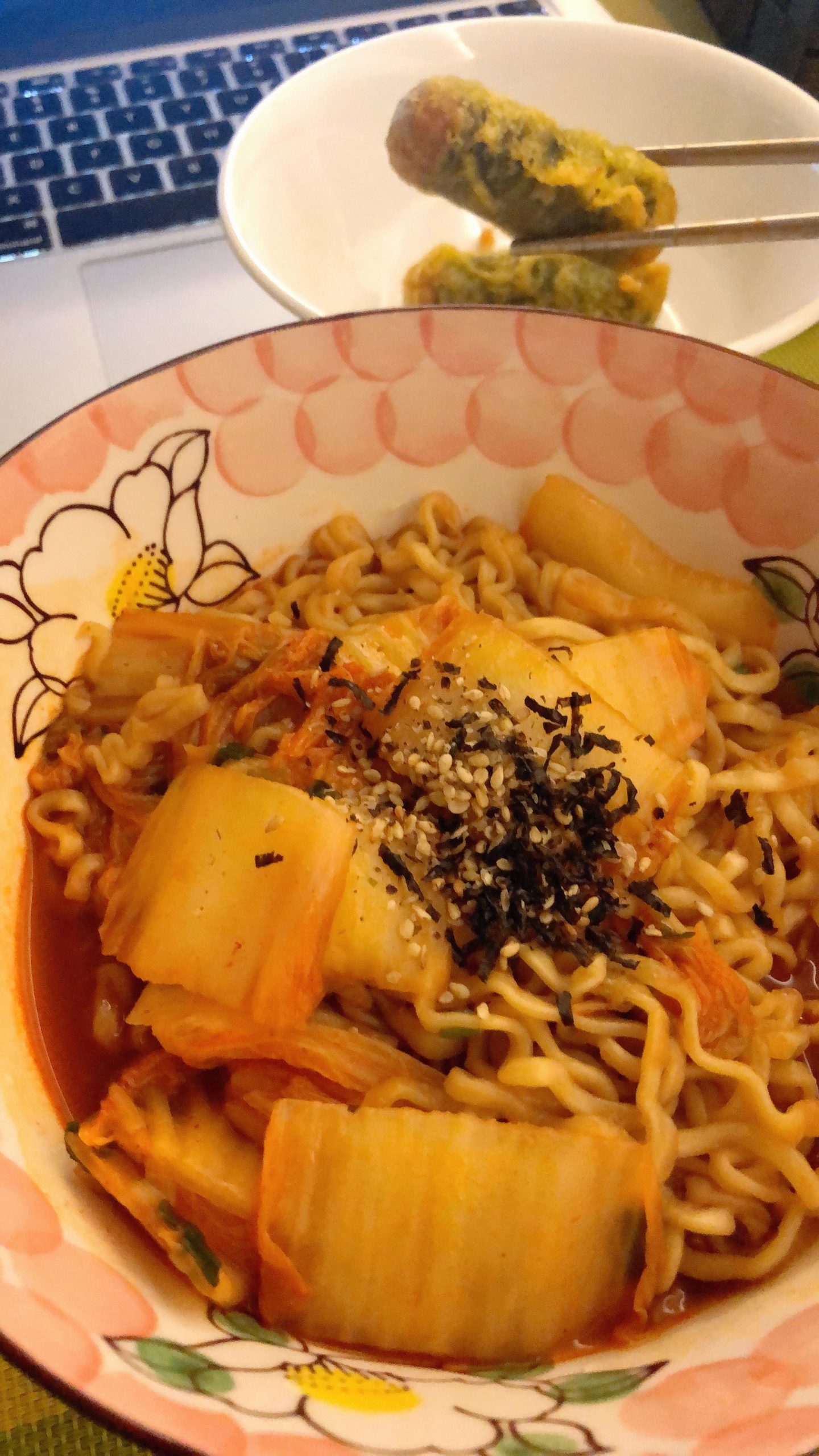 Samyang + Spicy Kimmari = BEST COMBO - Dining and Cooking