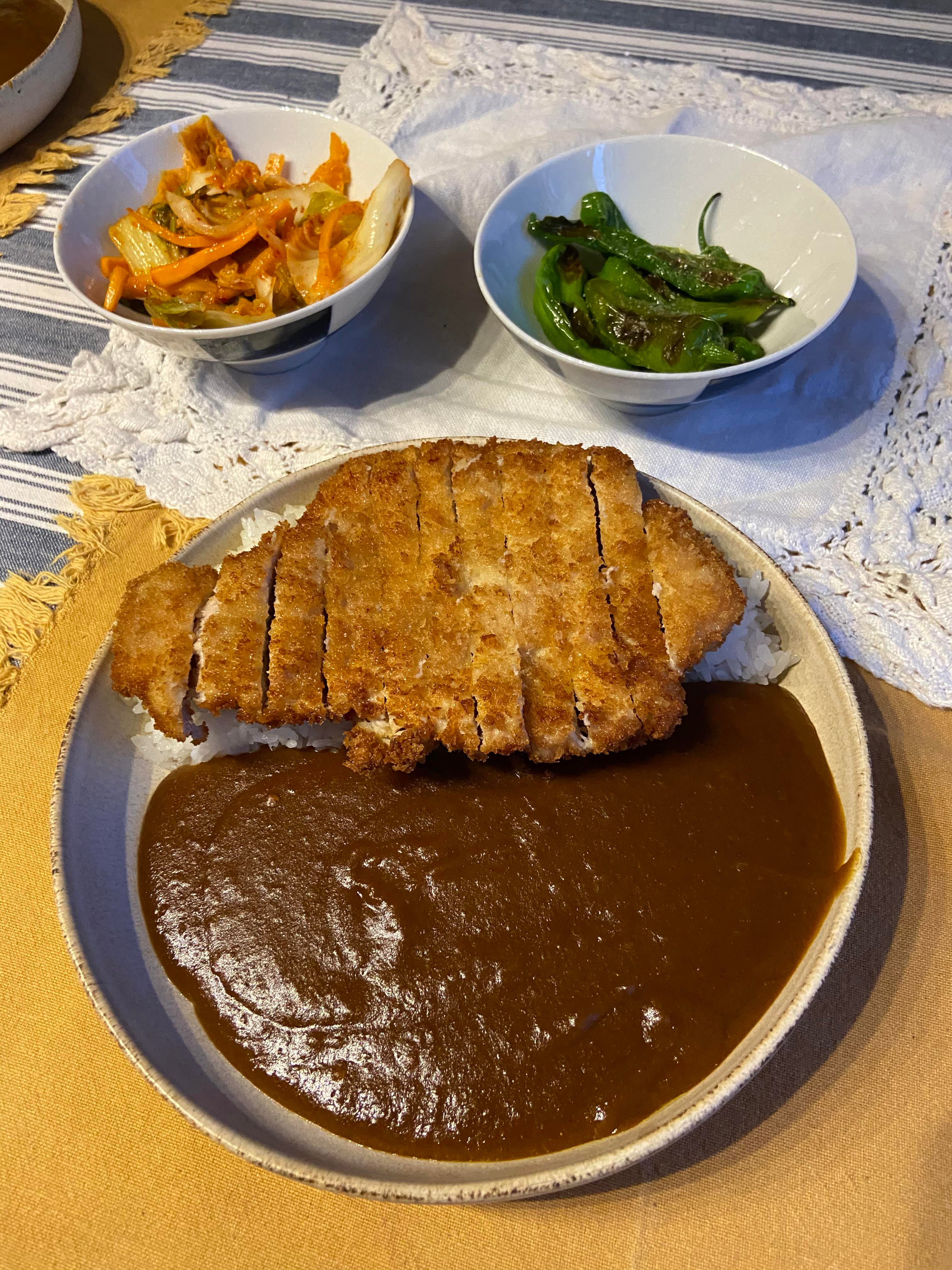 Tonkatsu curry rice with shishito peppers and kimchi - Dining and Cooking
