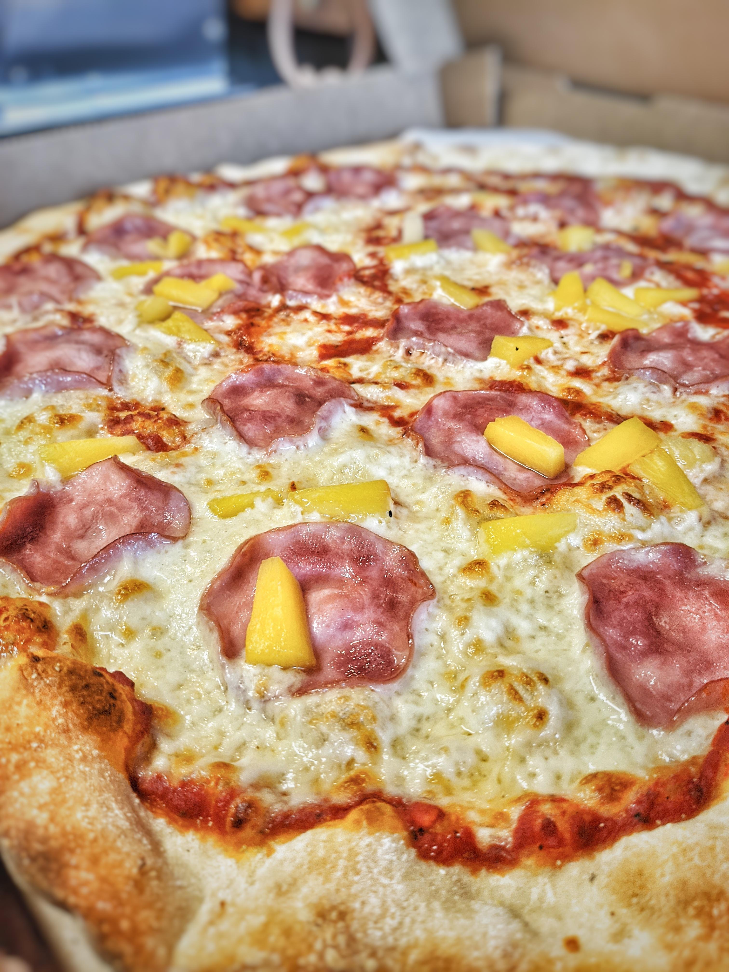 An Interesting Pizza - Dining and Cooking