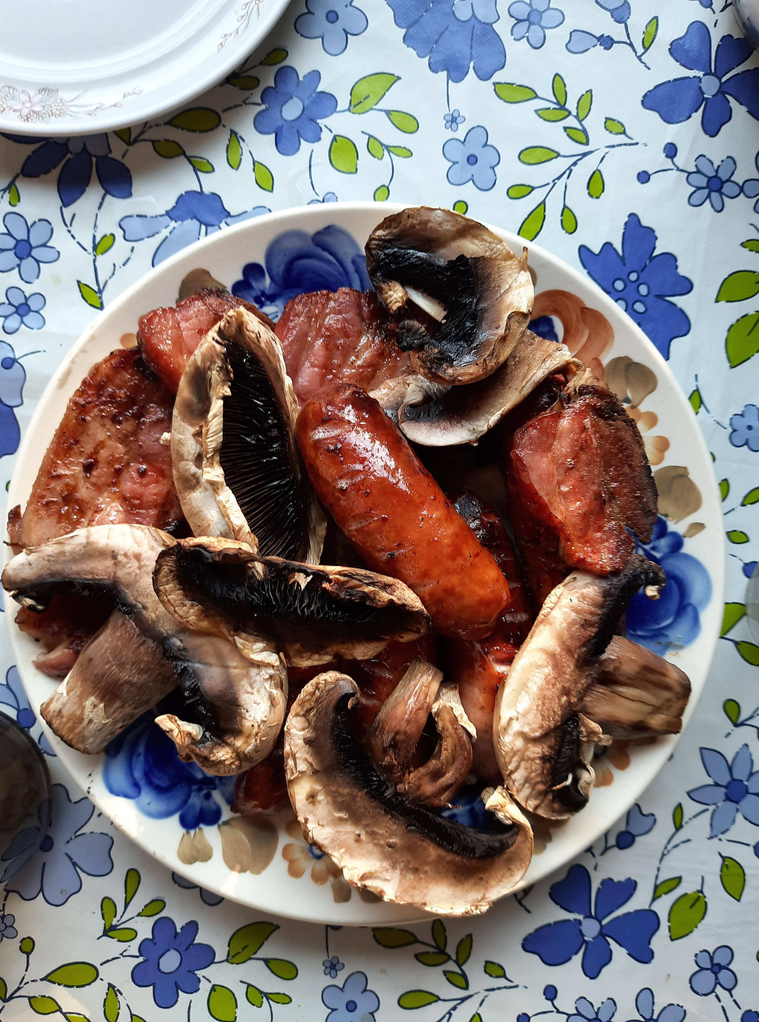 Grilled champignon - Dining and Cooking