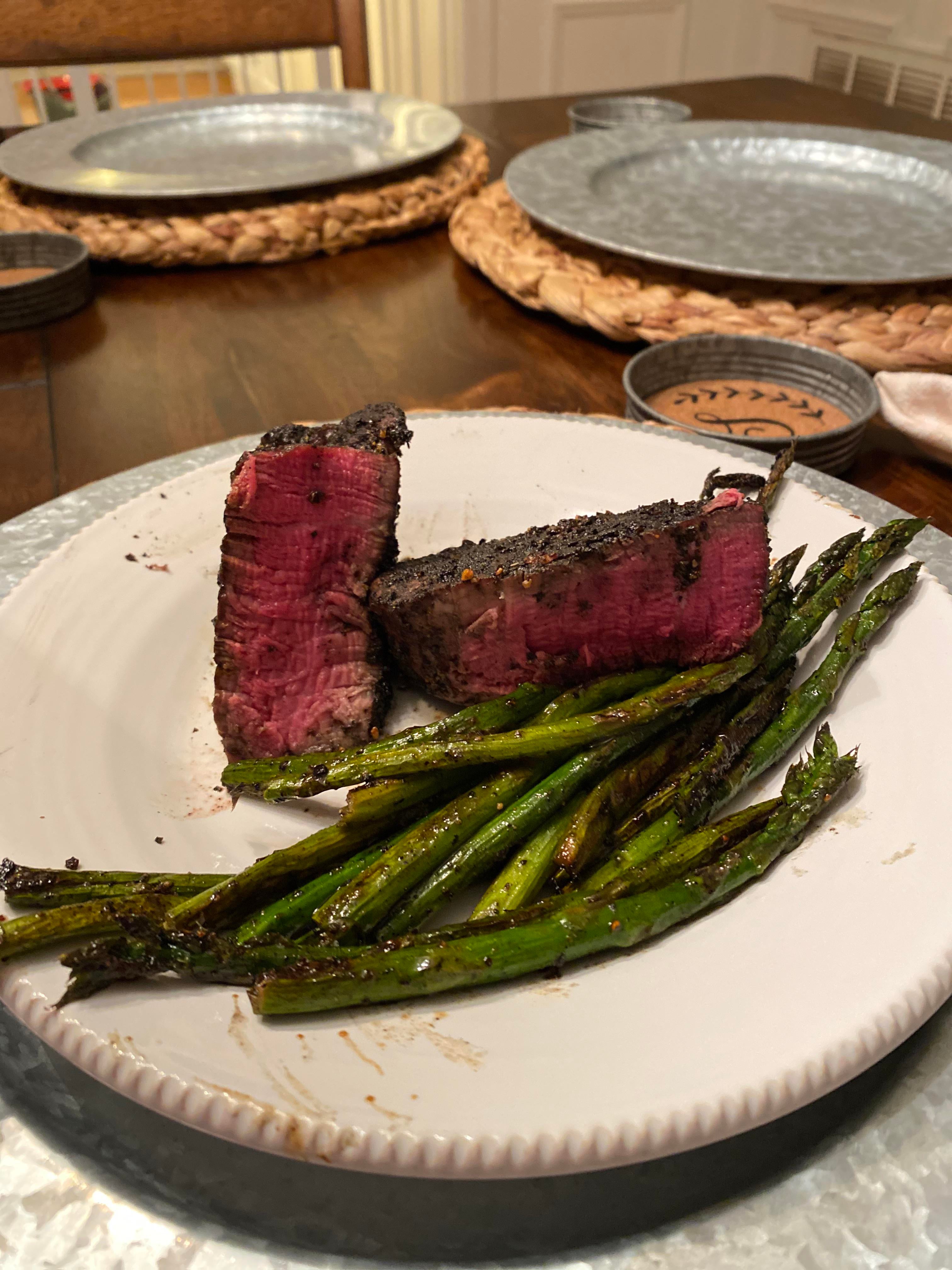 Perfectly seared filet steak and asparagus - Dining and Cooking