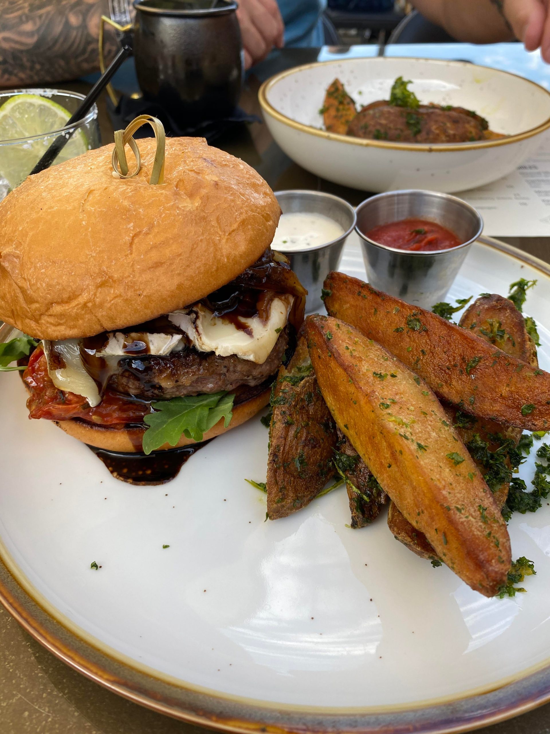 Brie burger with potato wedges - Dining and Cooking