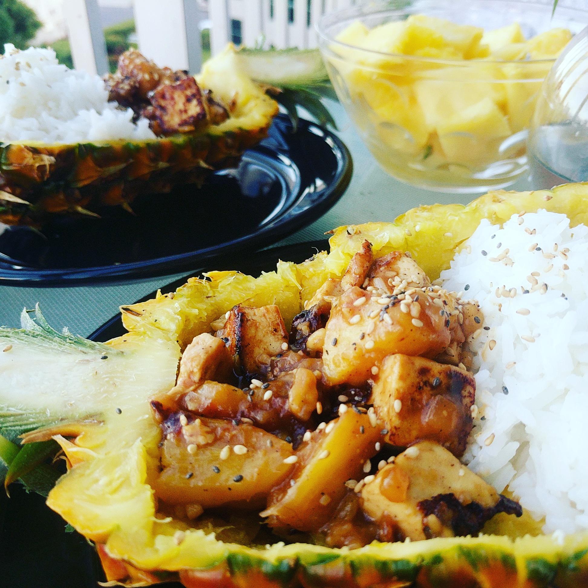 Pineapple Bowls - Dining and Cooking