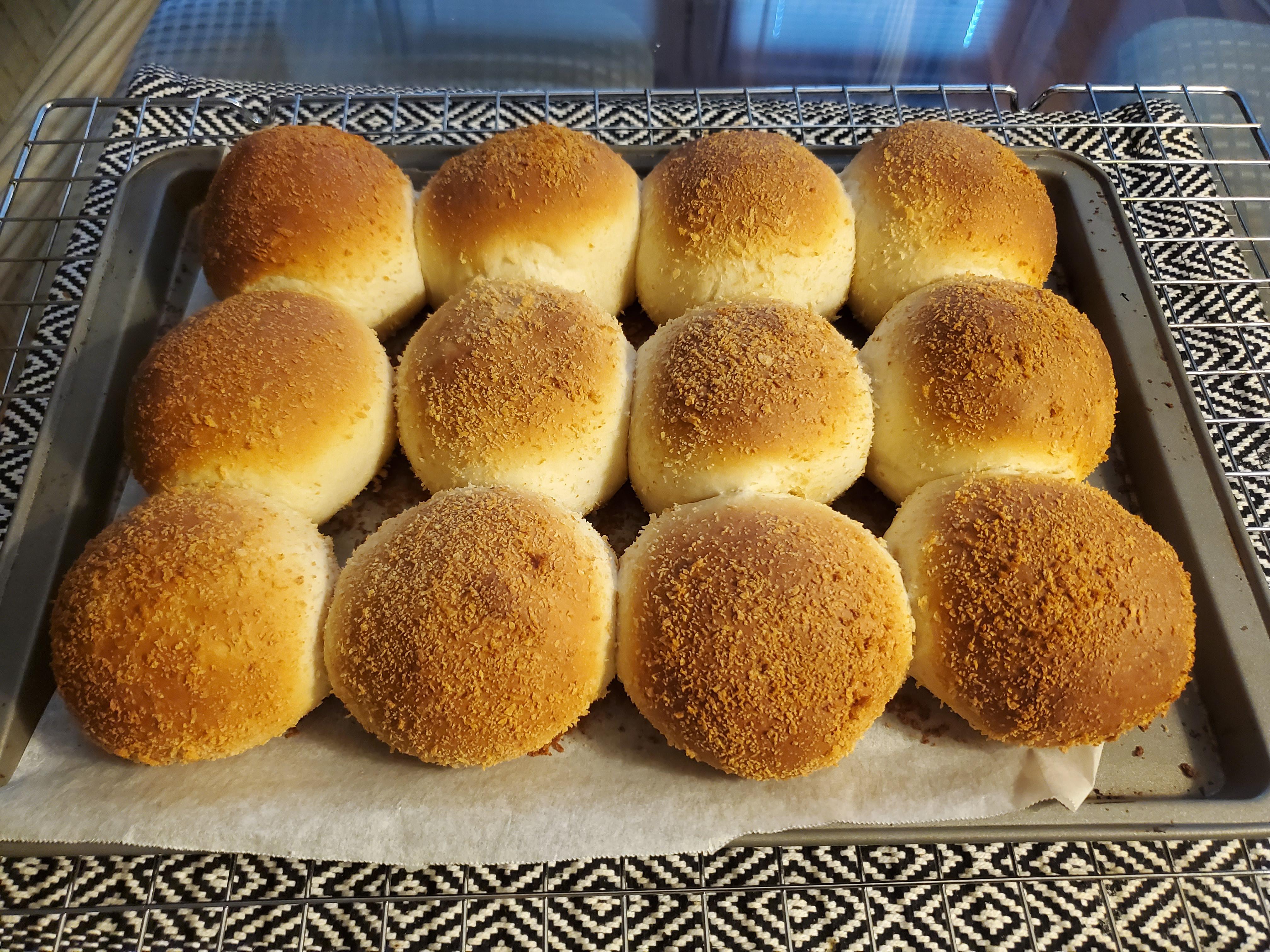 Filipino Pandesal! Using homemade breadcrumbs from my own white bread ...