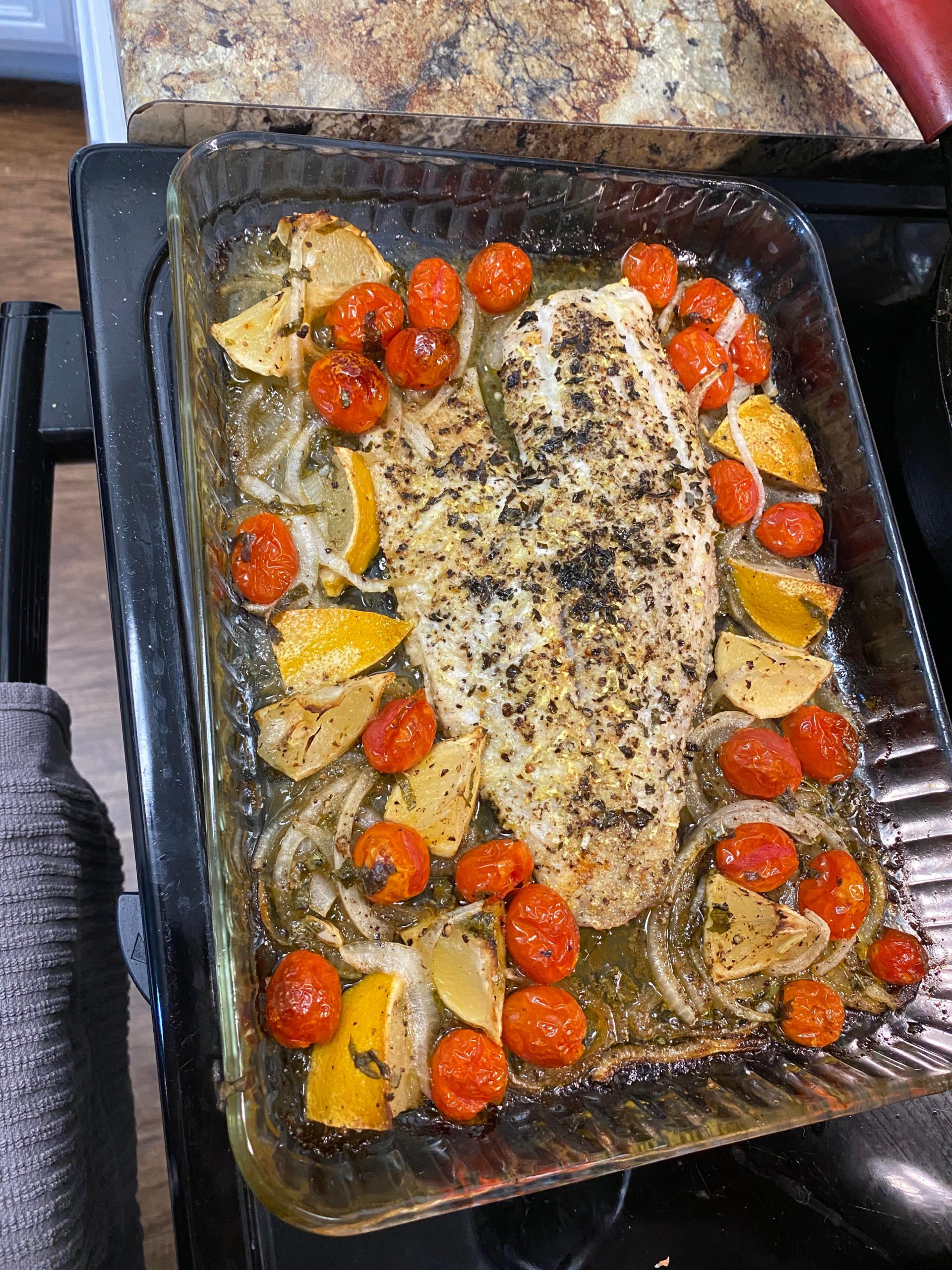 Roasted red snapper with tomatoes and onions - Dining and Cooking