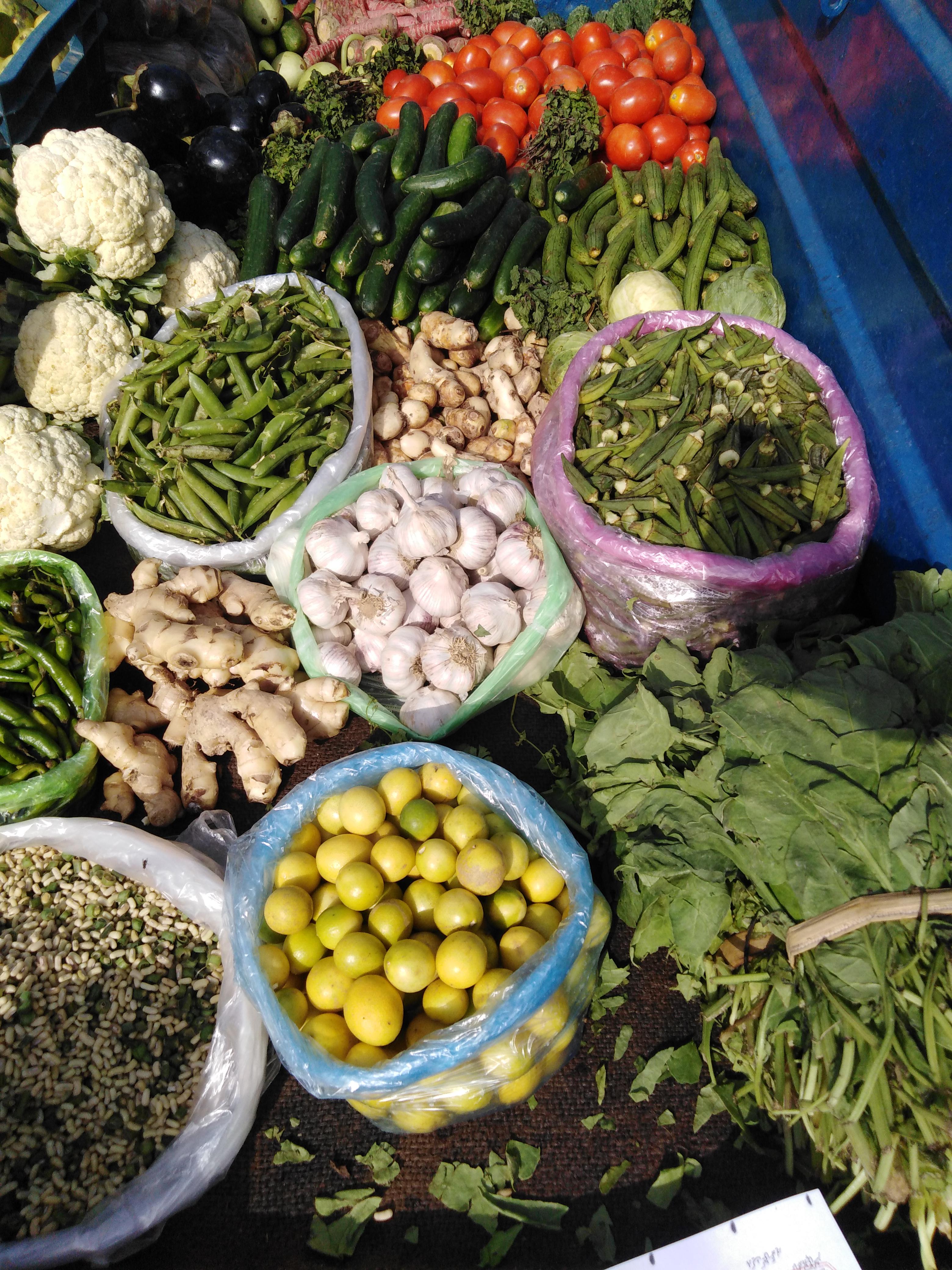 Sunday Bazaar in Lahore Pakistan. - Dining and Cooking
