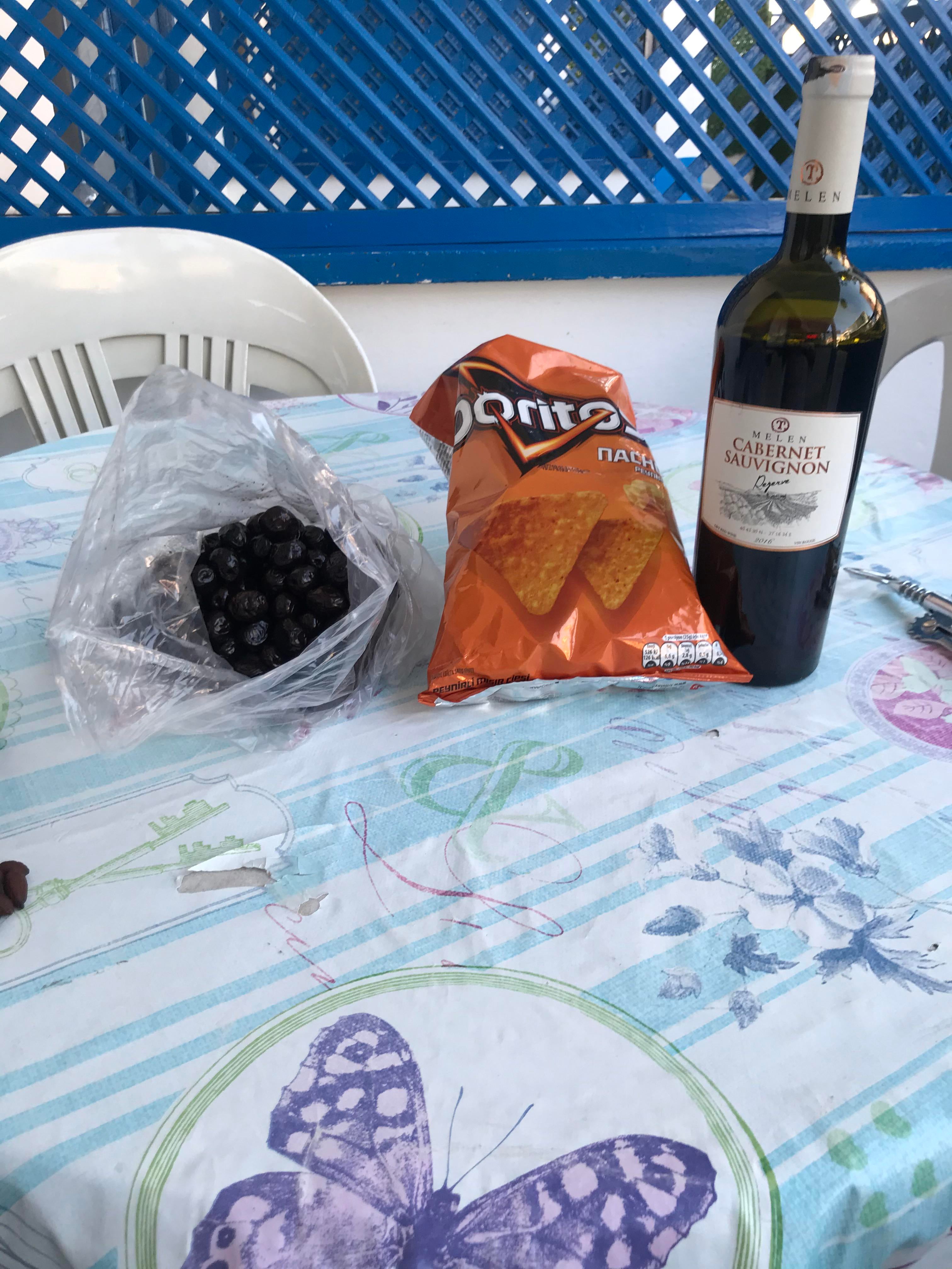 Today’s pairing: 2016 Melen Cab Sauv, Doritos Zesty Mordant & Black ...