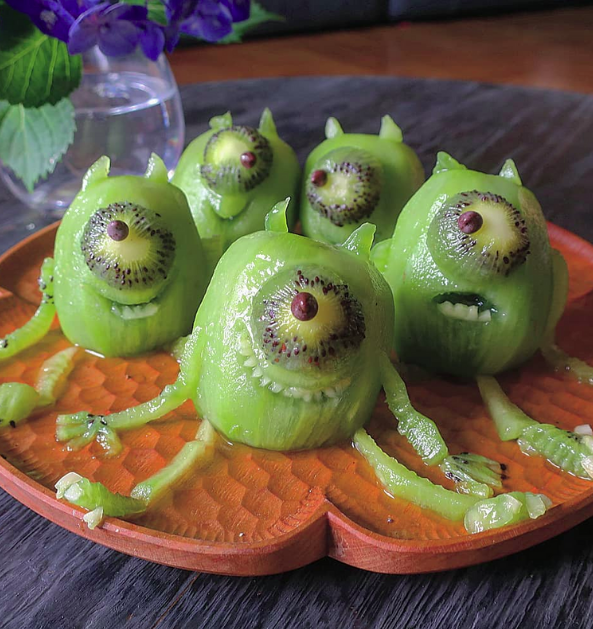 The Mike Wazowski family - Dining and Cooking