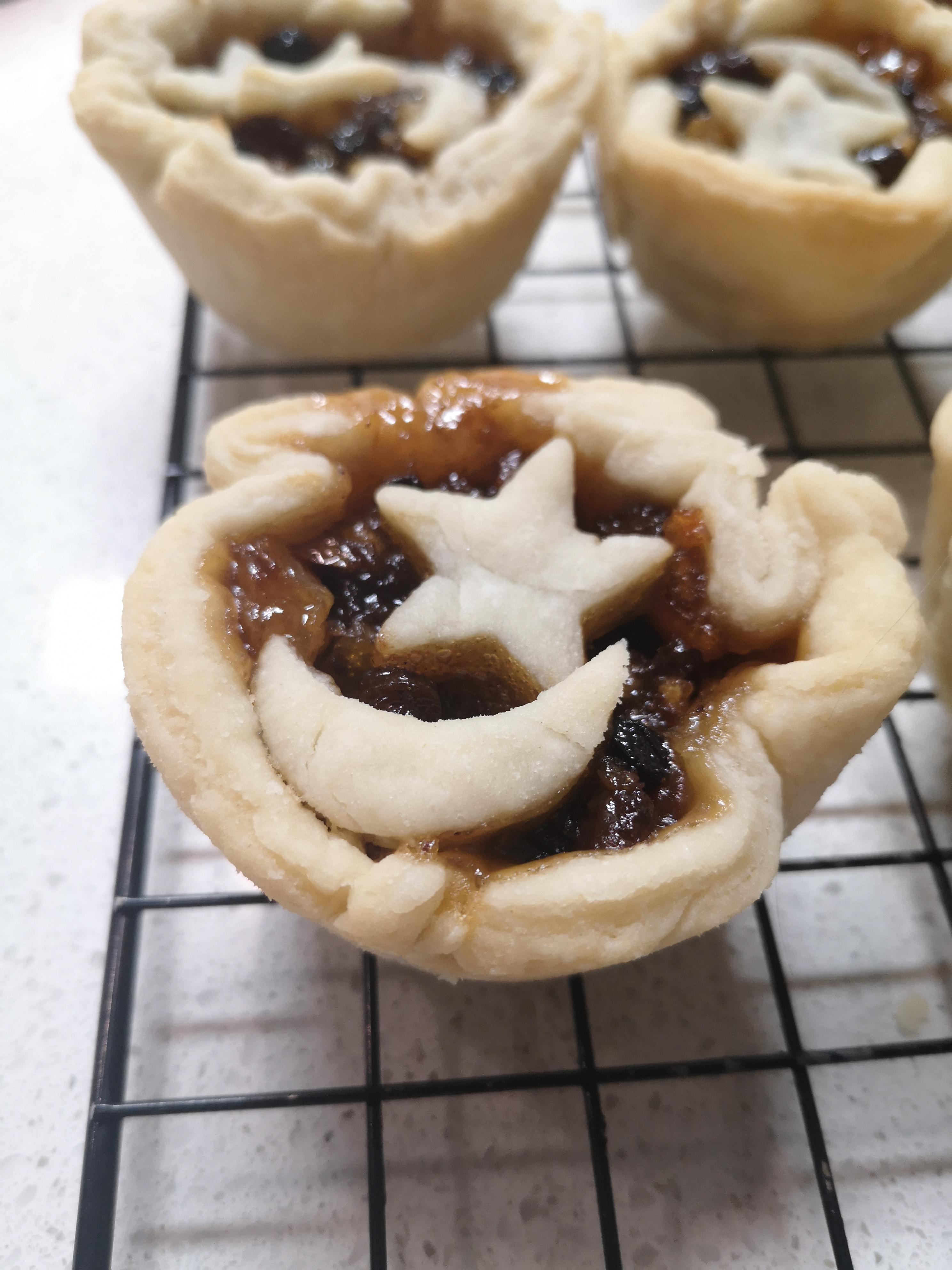 We finally perfected vegan pastry with these mince meat tarts! - Dining ...