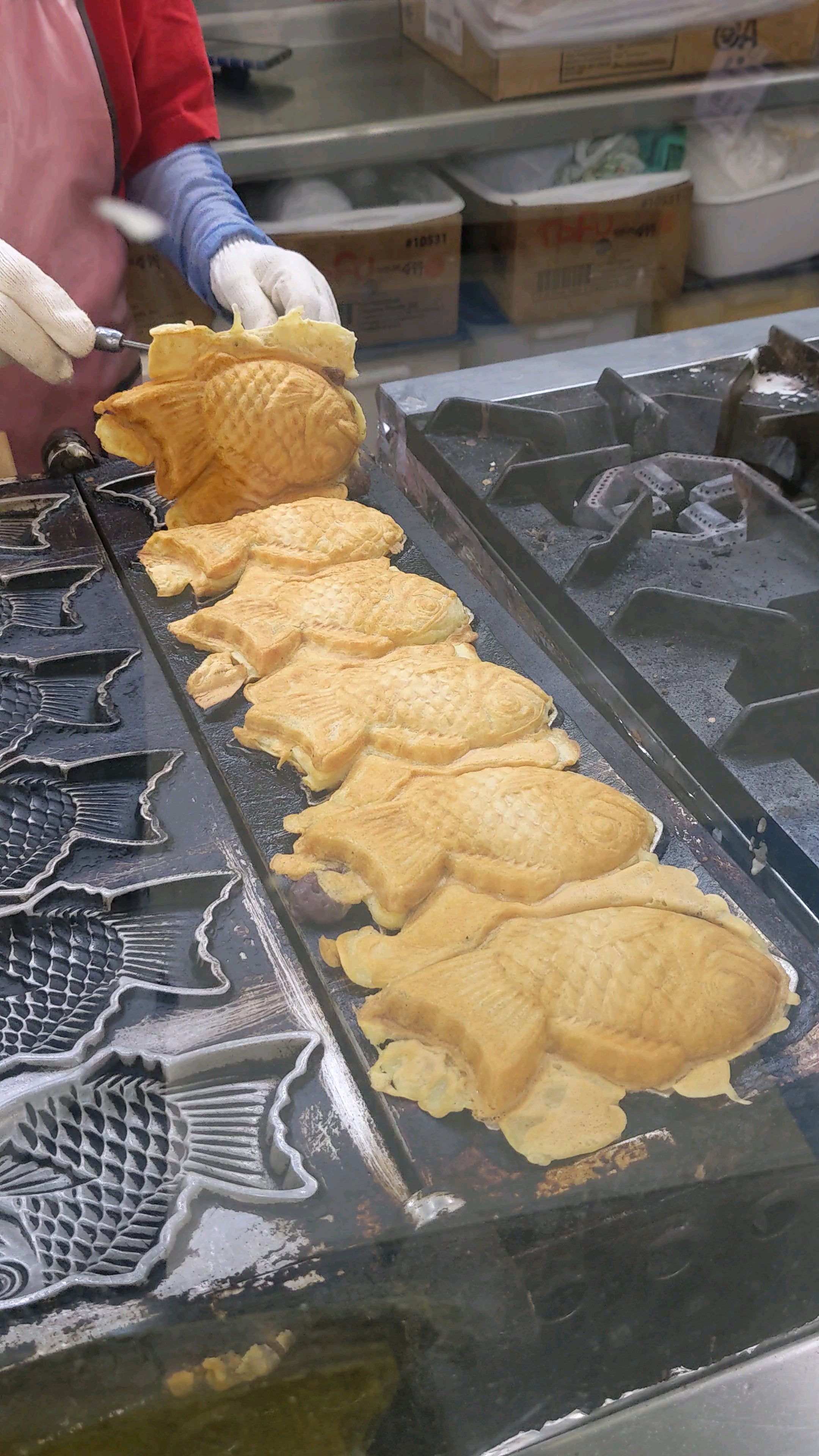 붕어빵 (Boong Oh Ppang) made fresh in Koreatown, Los Angeles - Dining and ...