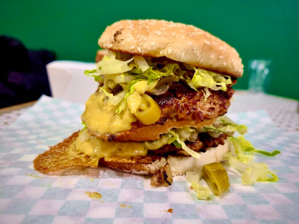 My favorite way to eat a burger 🔥 - Dining and Cooking