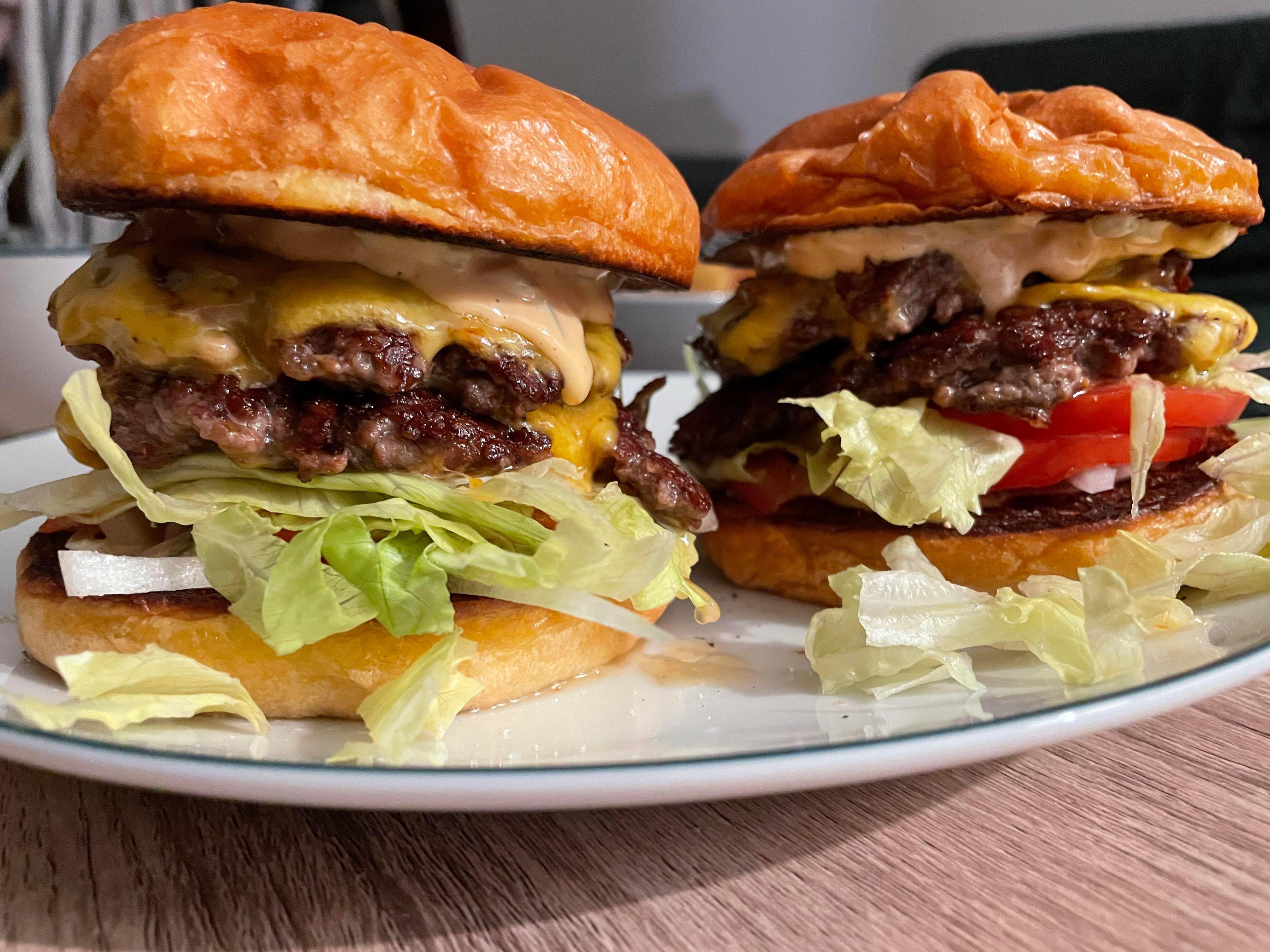Double smashed cheeseburgers - Dining and Cooking