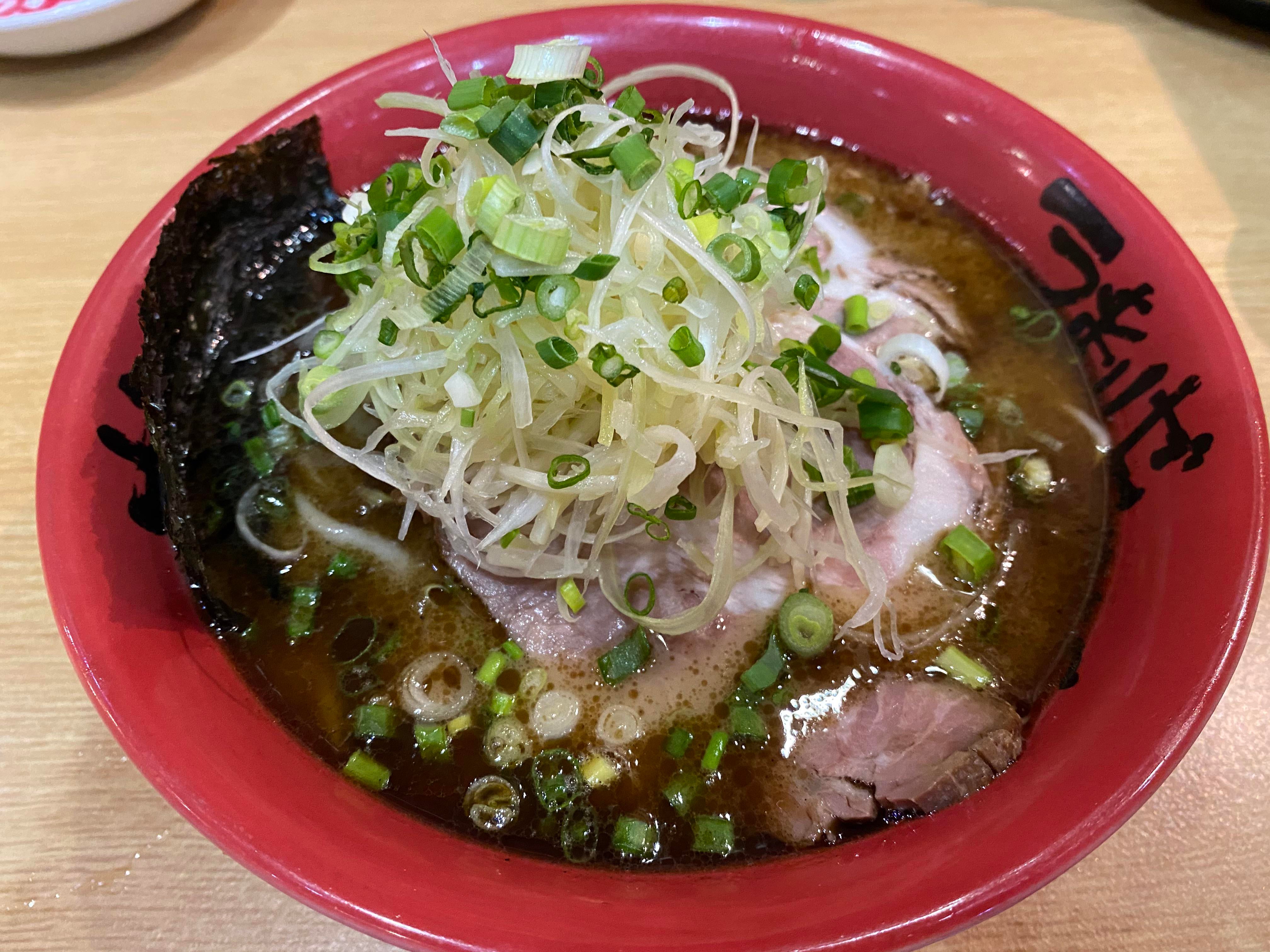 Black Garlic Oil Ramen with Negi and Moyashi Overload! - Dining and Cooking