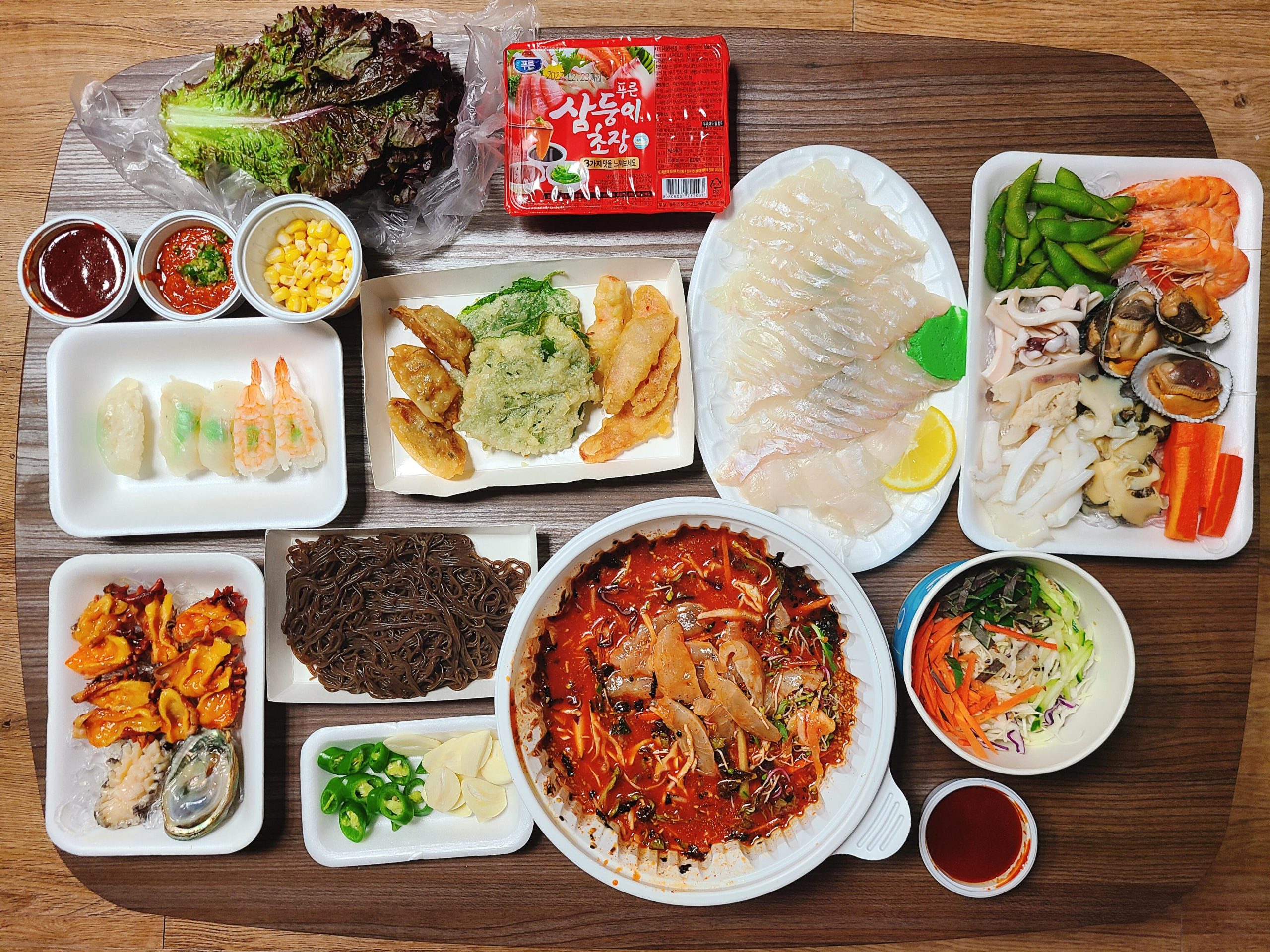 A Huge dinner of Hwe! There's also Mulhwe (Cold Spicy Soup with Raw ...