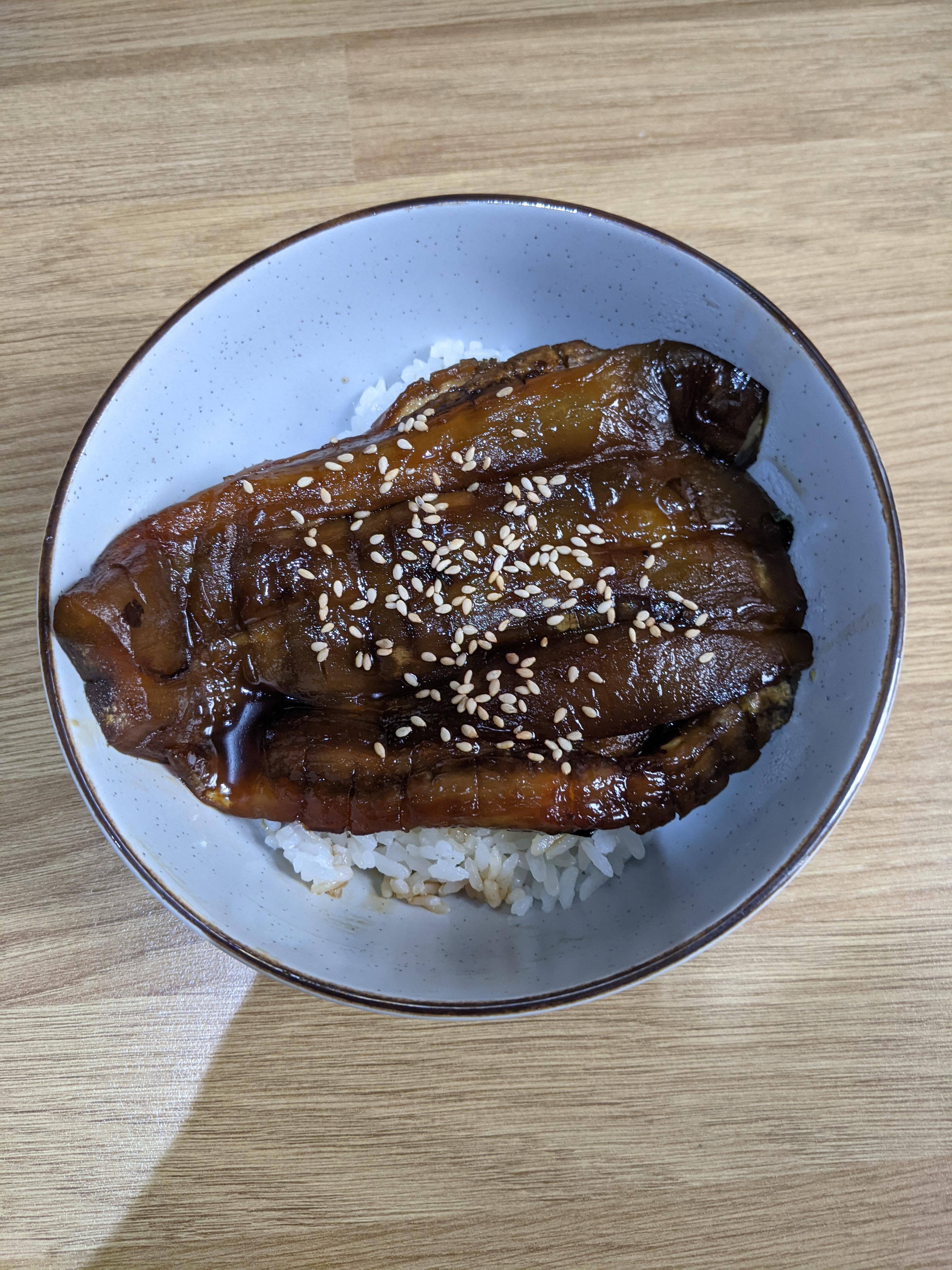 Vegan unadon / 'eel' donburi (spoiler it's aubergine and tasted ...