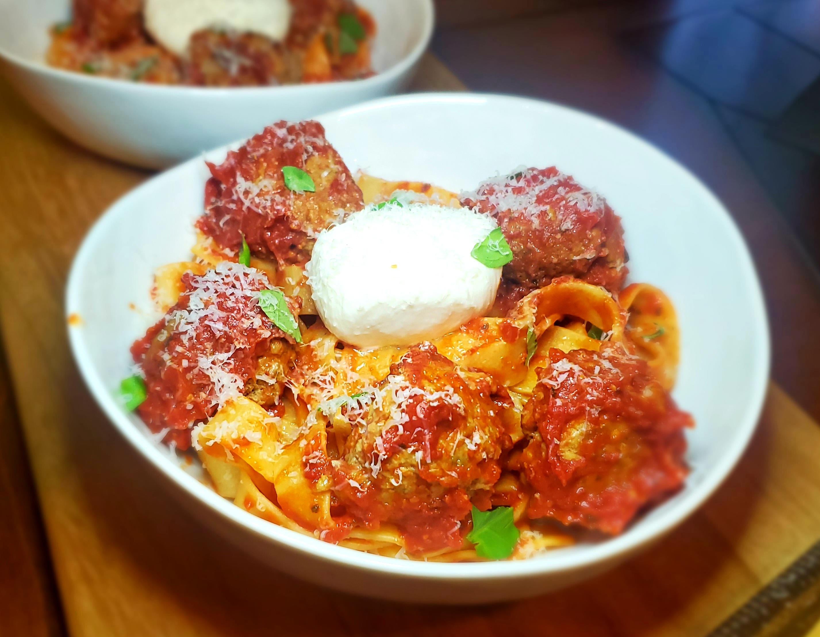 Tagliatelle with marinara, meatballs and burrata - Dining and Cooking