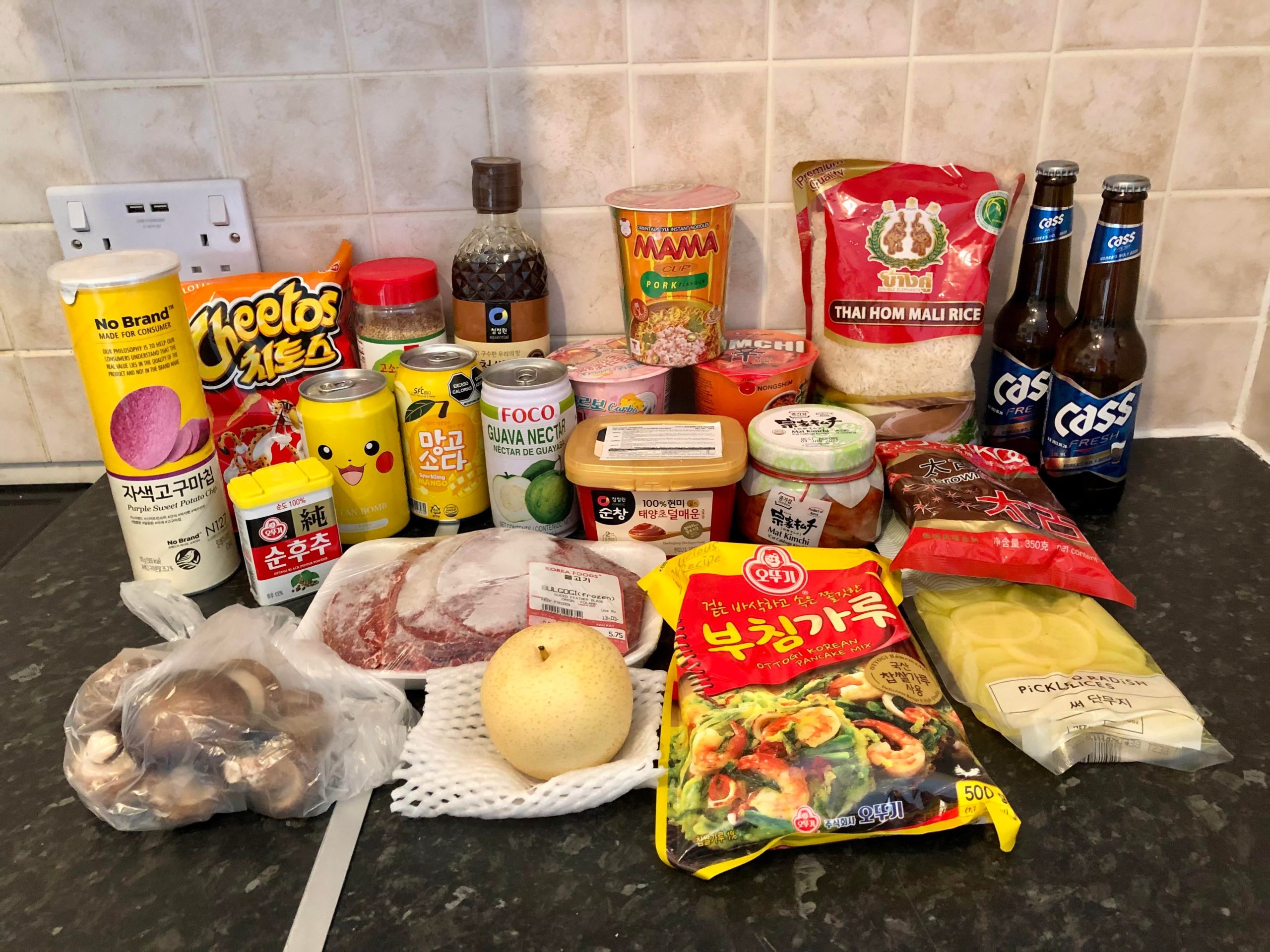 First visit to a Korean Supermarket (Seoul Plaza, Bournemouth, UK ...