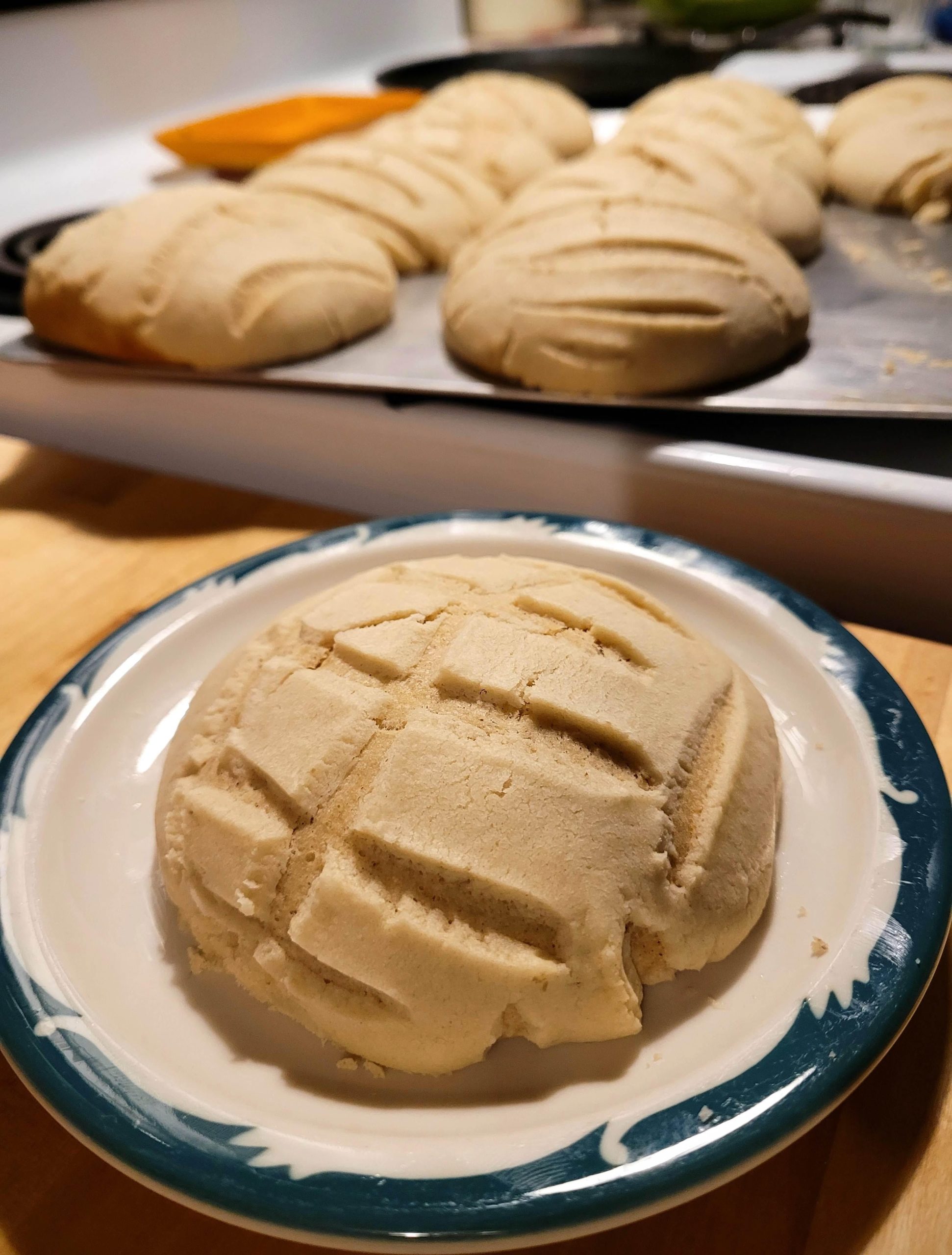 No one to share my fresh Conchas with, so I'll share them with you ...