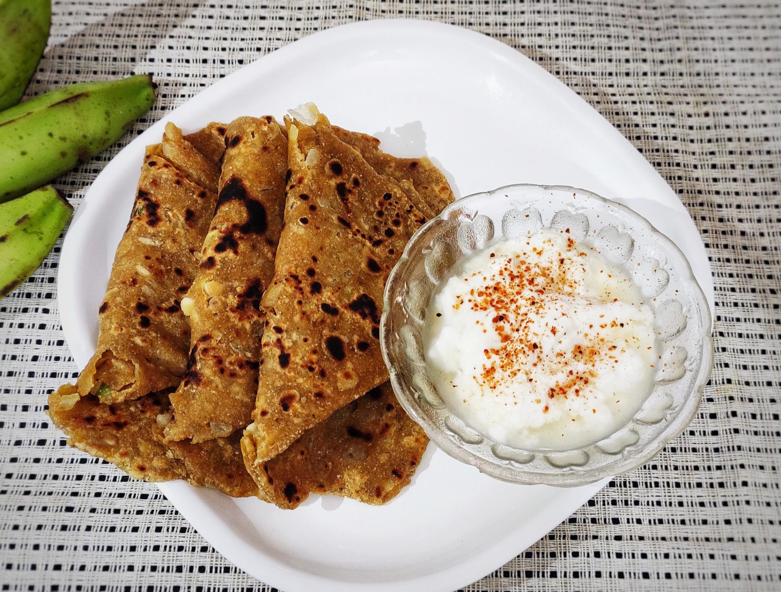 Kachche Kele Ka Paratha | How To Make Raw Banana Paratha Recipe ...