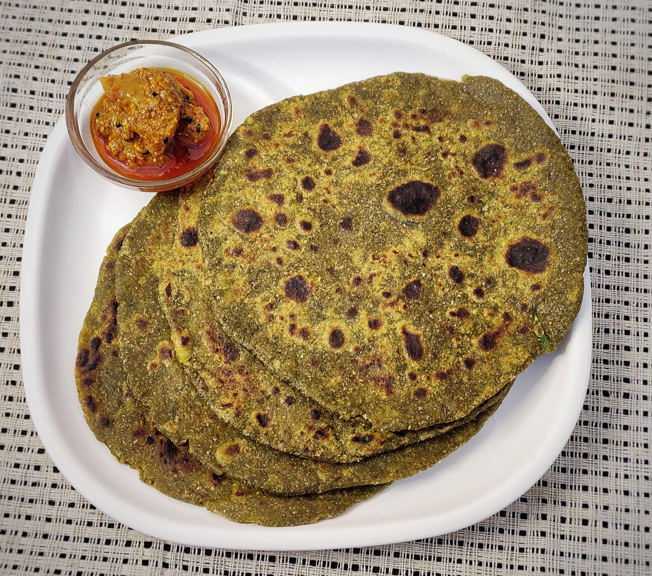 How To Make Bathua Paratha | Bathua Ke Parathe Recipe - Dining and Cooking