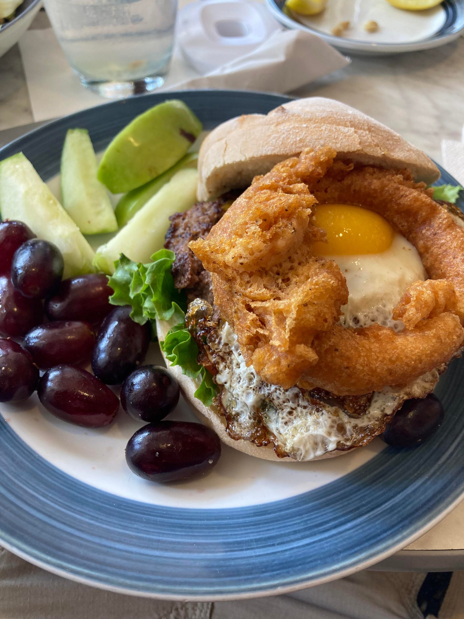 The Main Street Burger, Walt Disney World's Magic Kingdom - Dining and ...