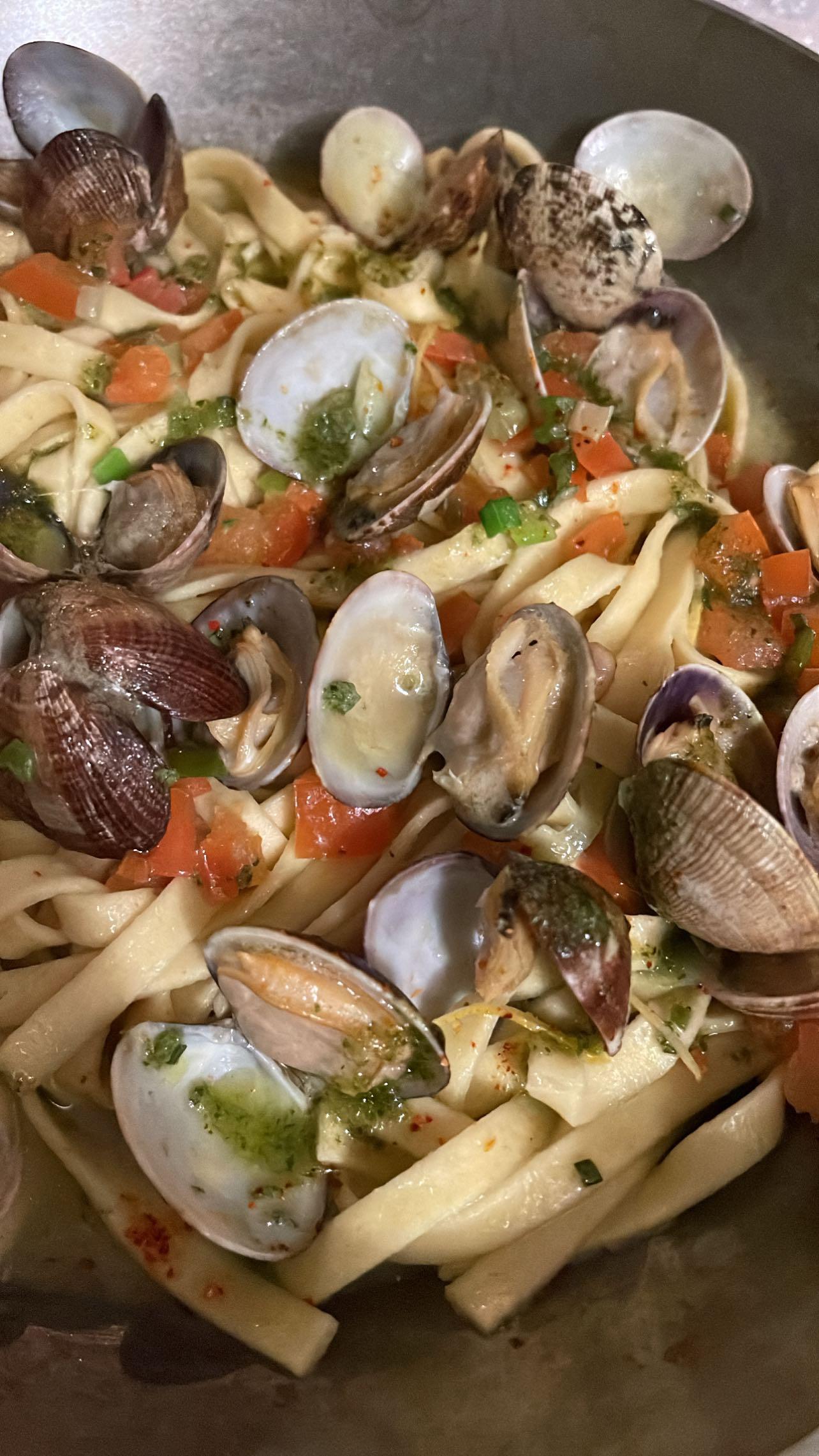 Spaghetti allo scoglio - Dining and Cooking