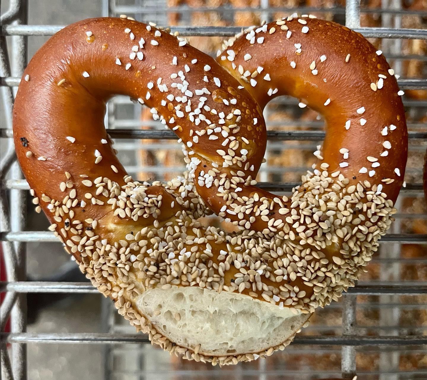 A pretty pretzel from today - Dining and Cooking
