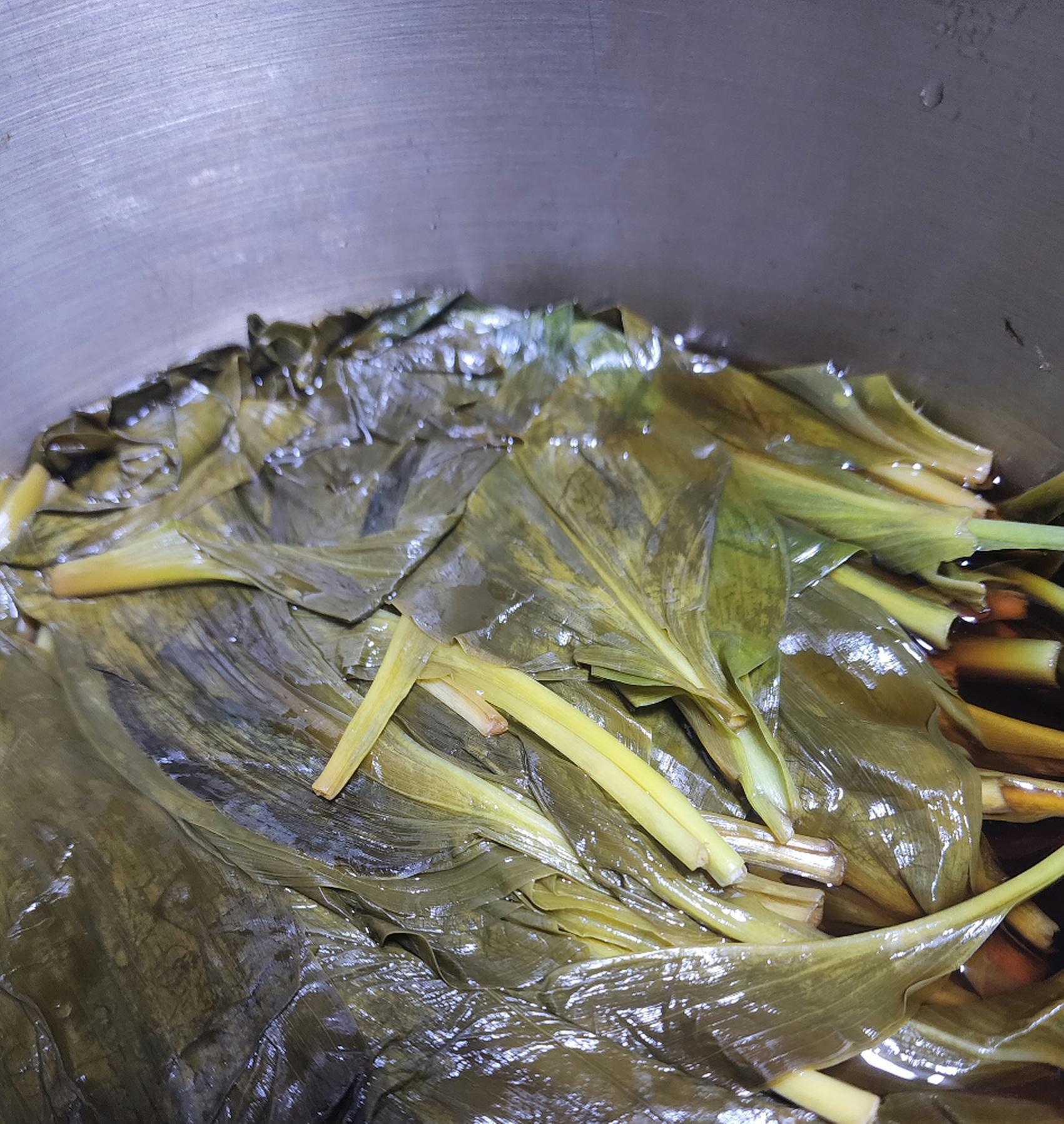 Myeong-yi namul 명이나물 - Dining and Cooking