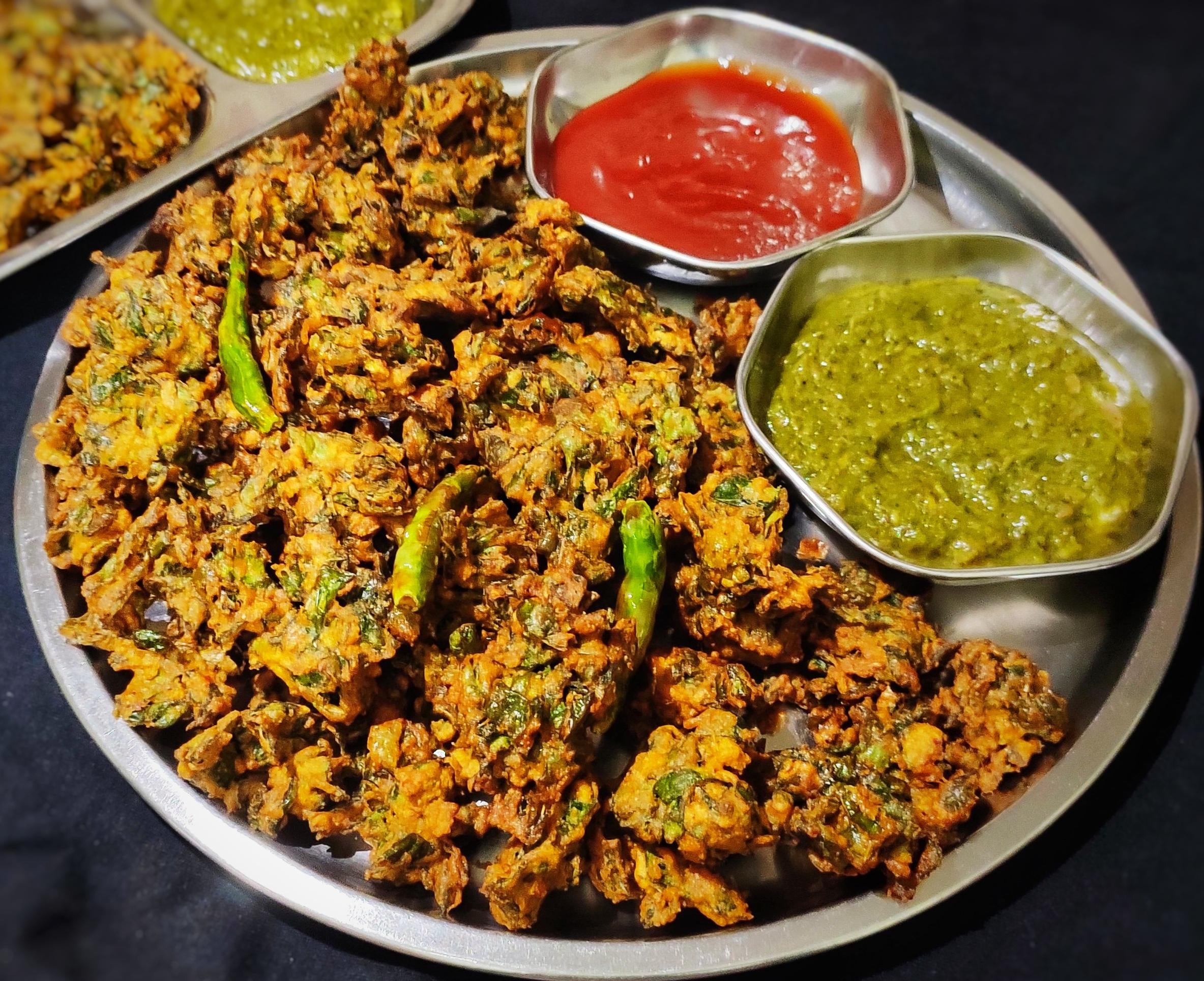 Arbi Patte Ki Pakodi | Tasty Pakodi Recipe - Dining and Cooking