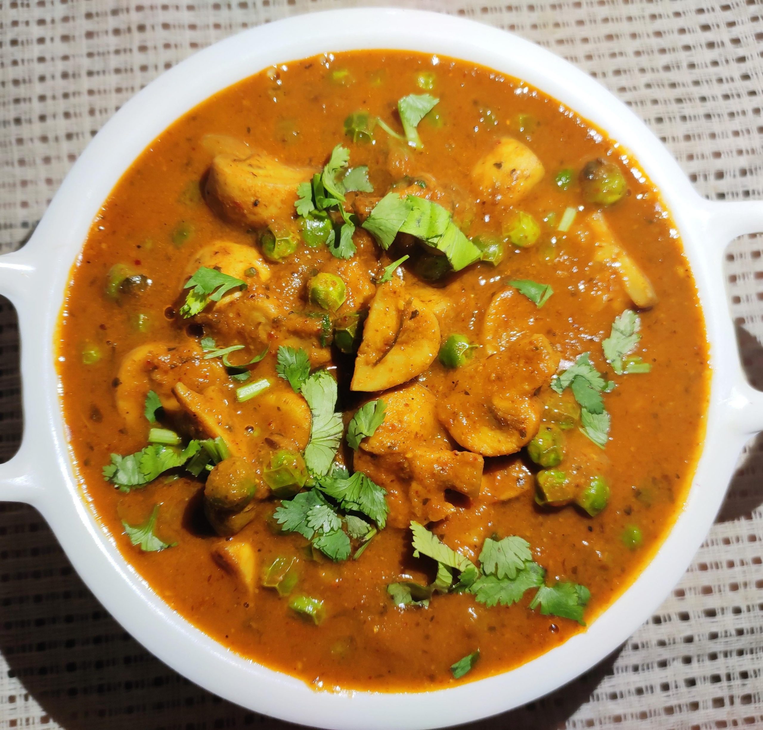 Matar Mushroom Recipe | Tasty And Delicious Matar Mushroom Curry Recipe ...
