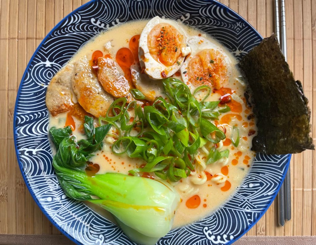 I tried the kewpie mayo-egg yolk ramen hack with a pack of Shin Ramyun ...