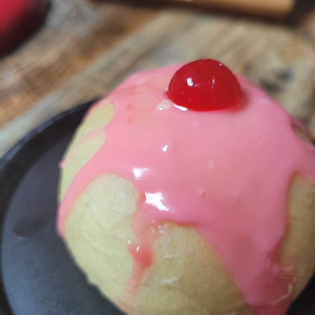 my lame attempt at Bakewell buns. luckily I just need them as a prop ...