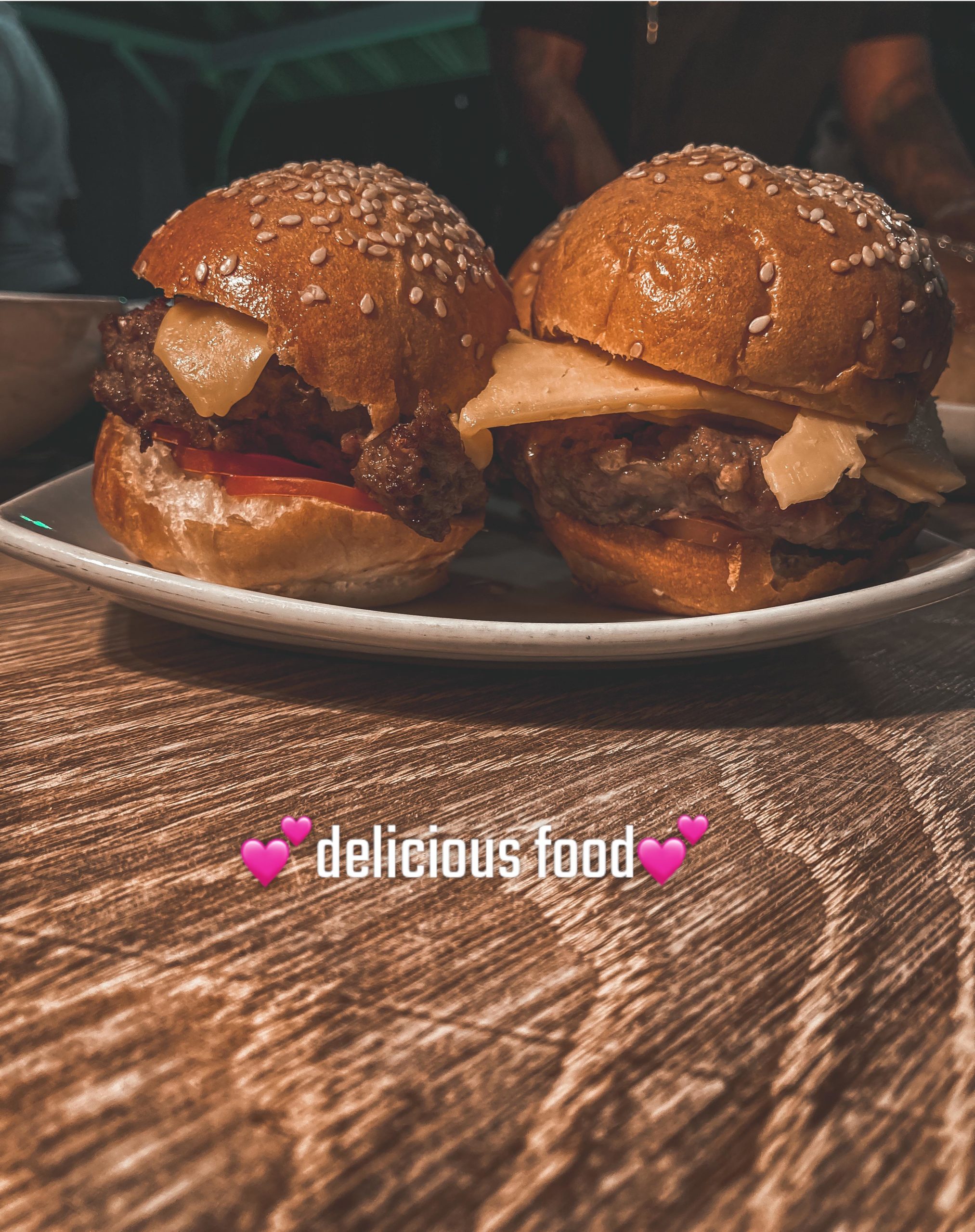 Delicious burgers 🍔🤤 - Dining and Cooking