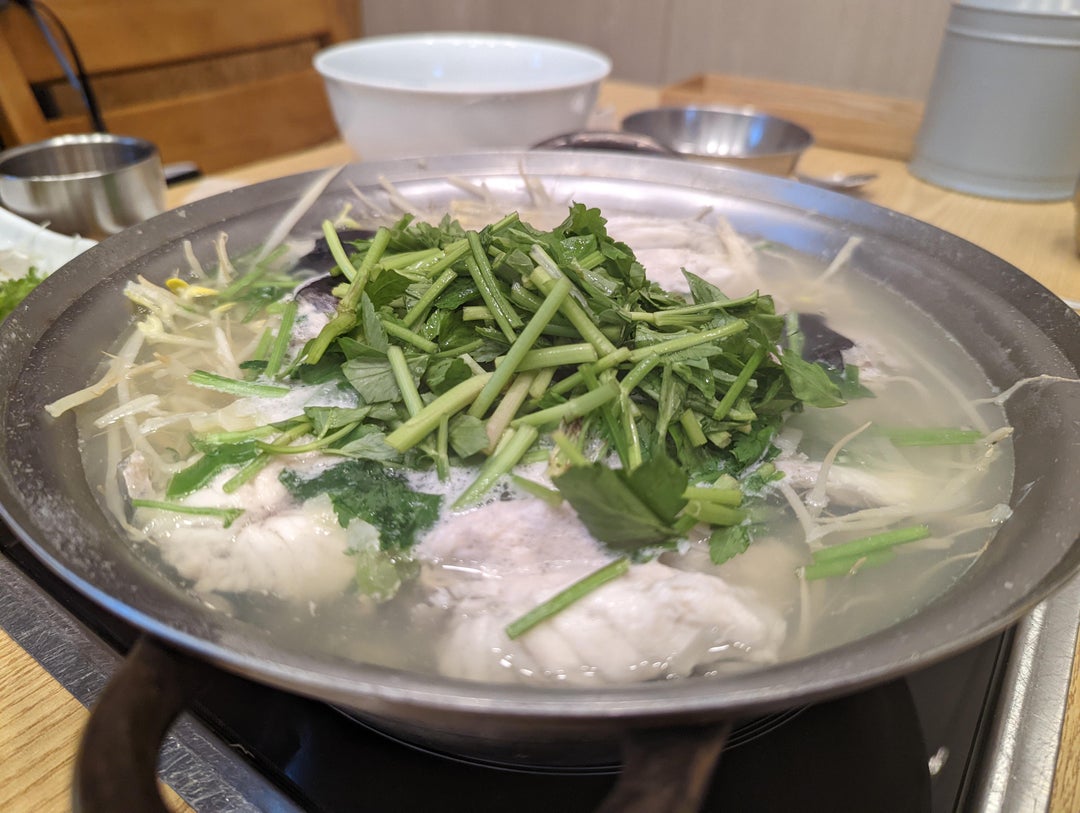 Blowfish - three ways (복국매운탕, 복국, 튀김) - Dining and Cooking