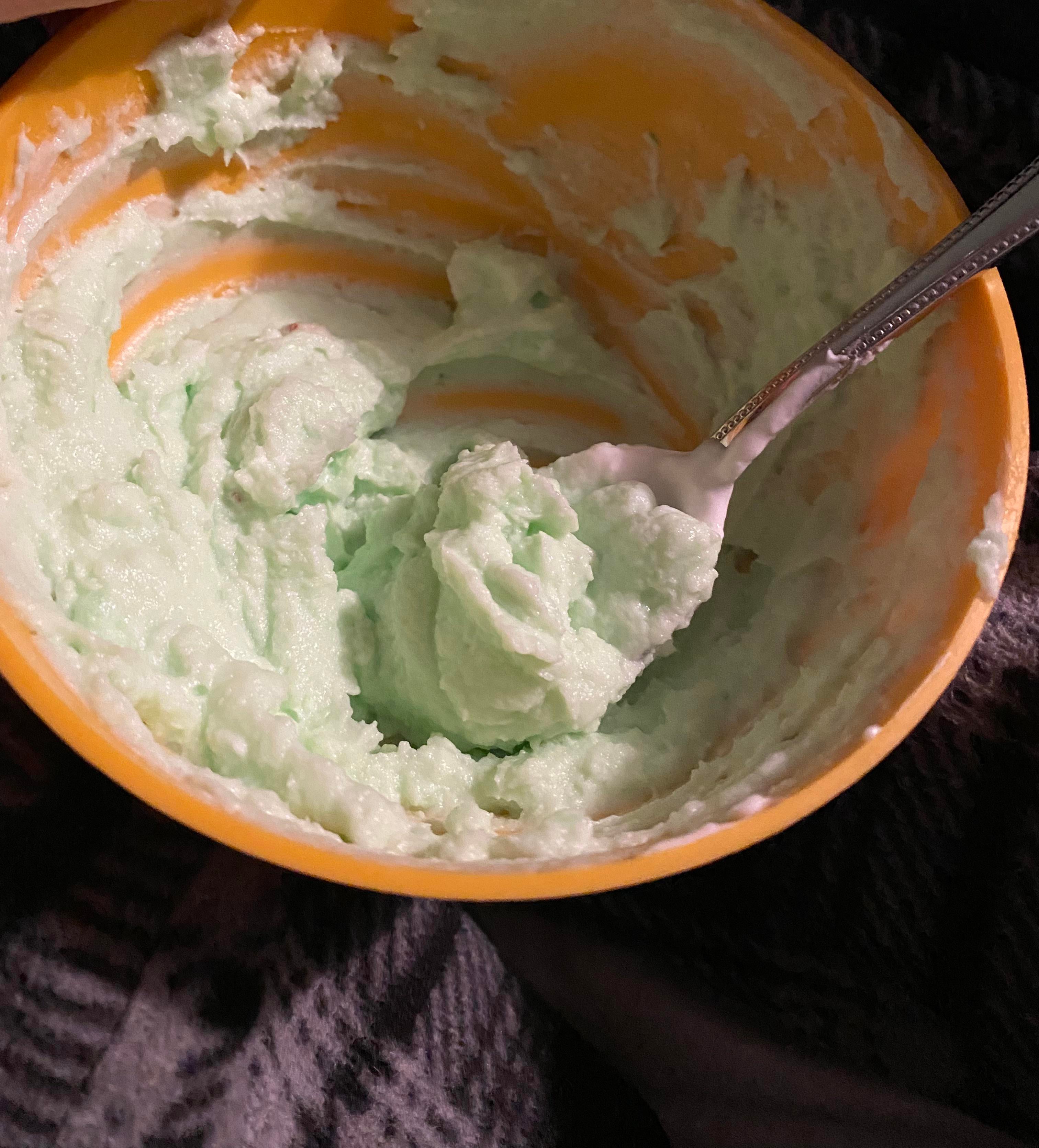 160 cal dessert, pistachio pudding mix and vanilla chobani zero sugar ...