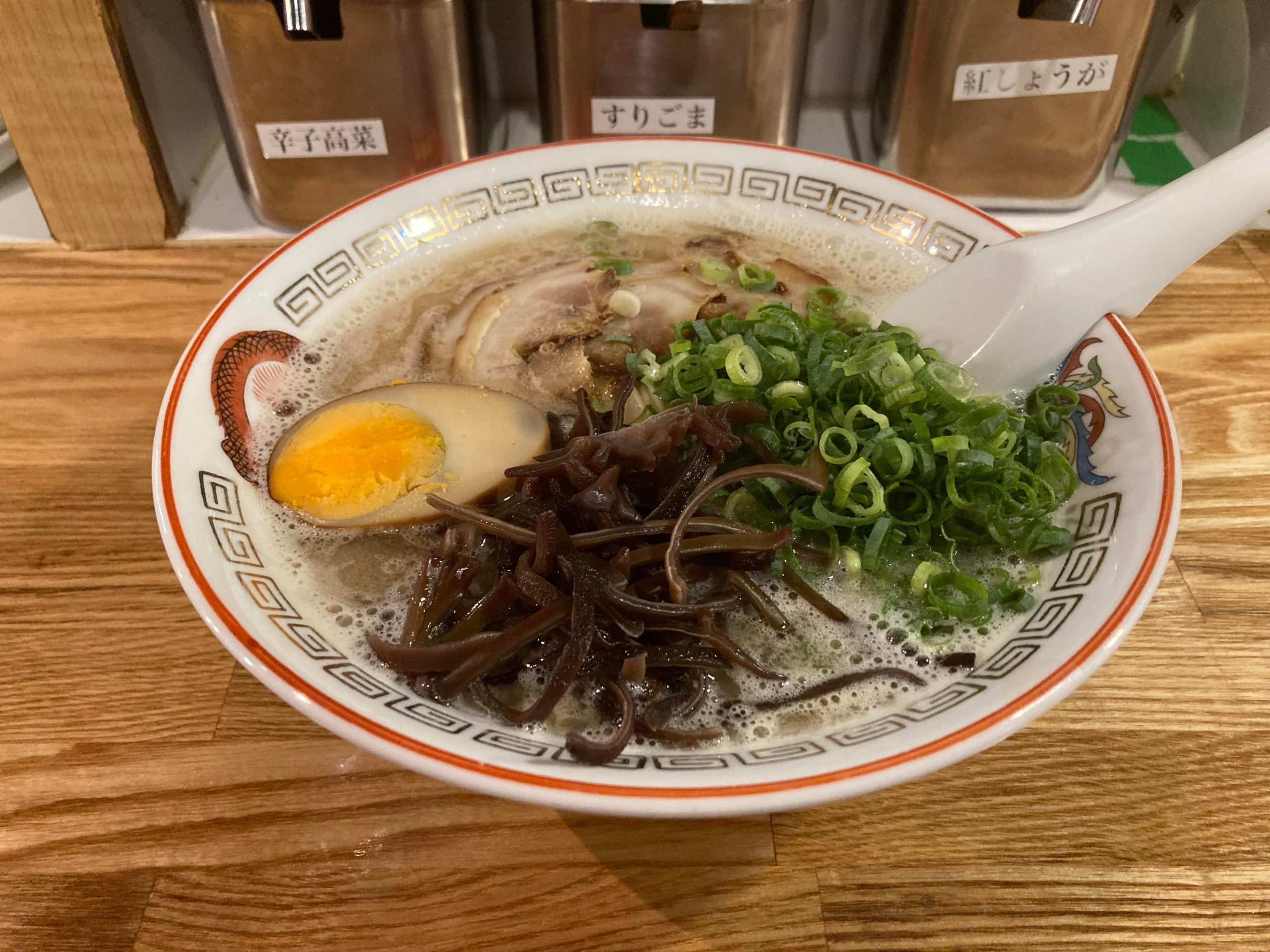 Hakata tonkotsu at Debuchan in Tokyo - Dining and Cooking