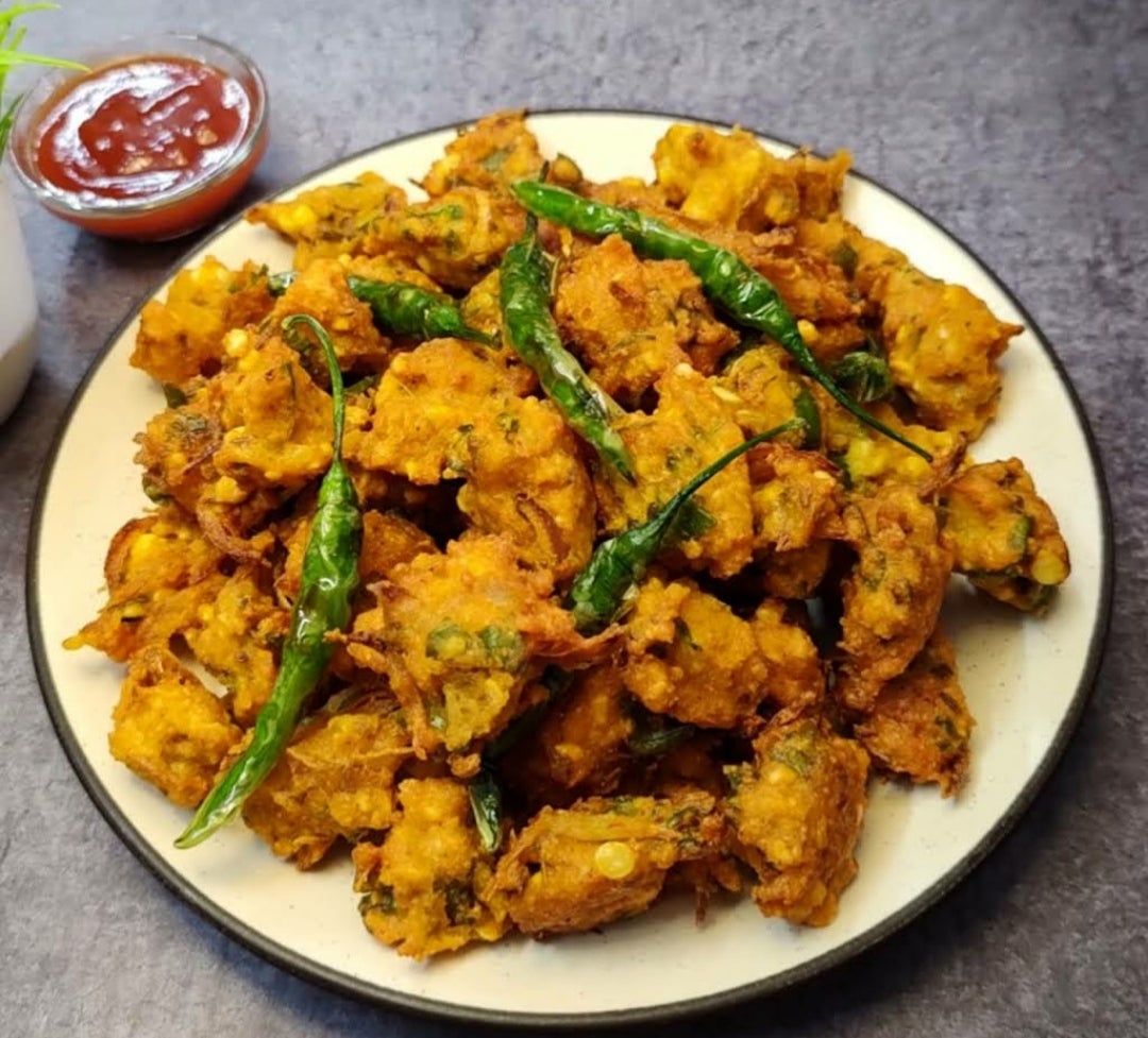 Crispy Dal Pakoda | Easy And Tasty Monsoon Special Snacks - Dining and ...