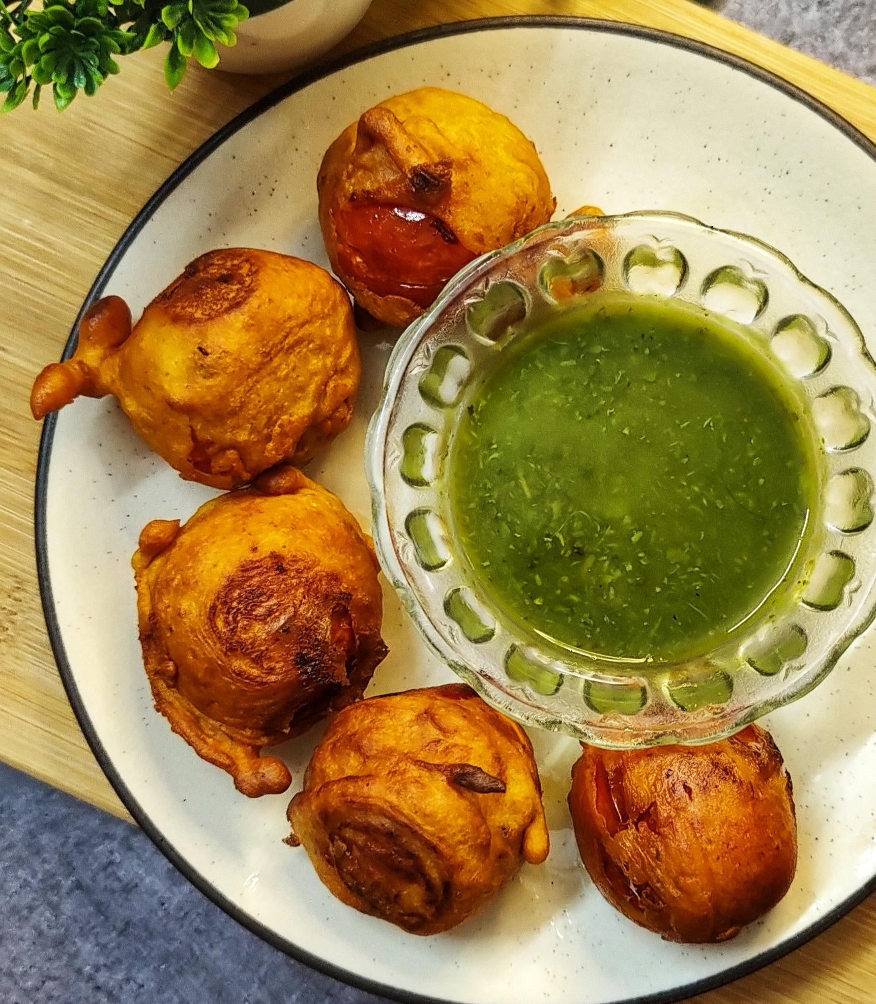 Aloo Stuffed Tomato Pakoda| Tasty Tamatar Pakoda Recipe - Dining and ...