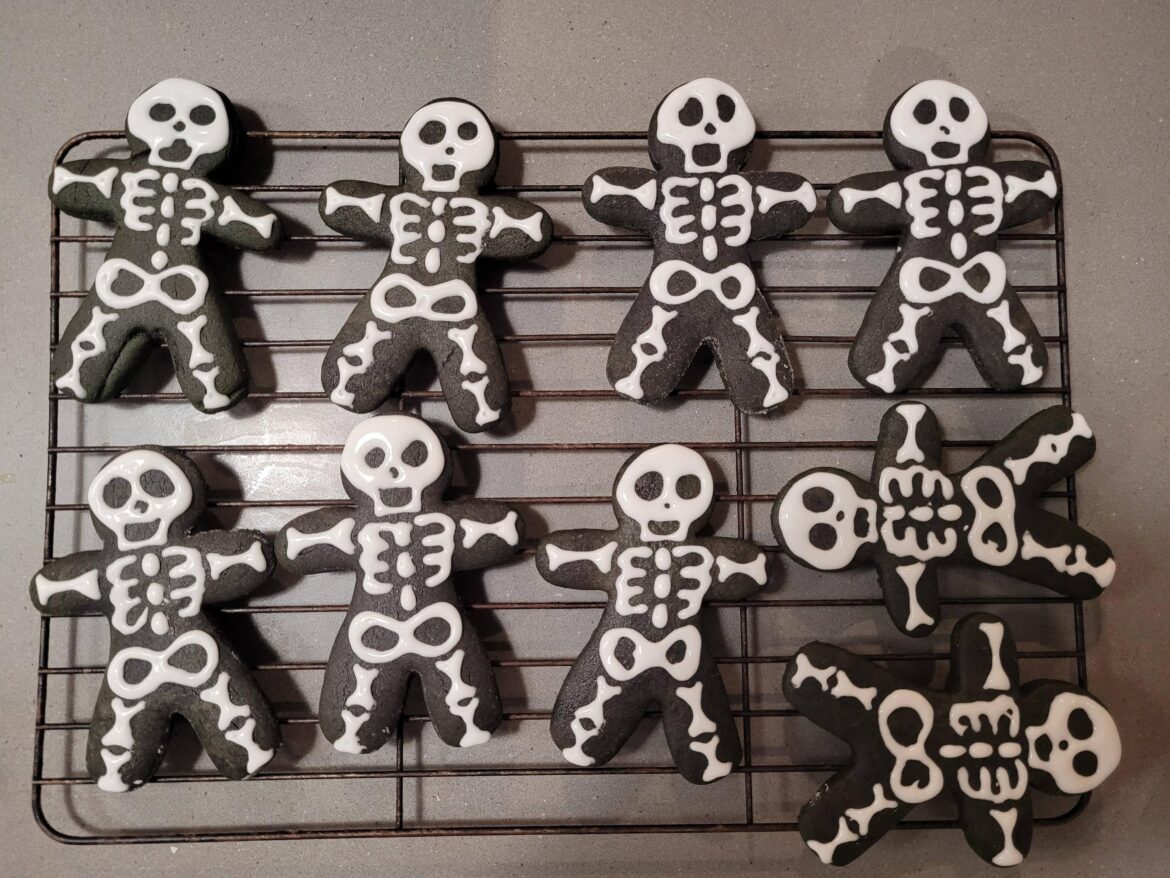 [Homemade] Skeleton Gingerbread Men - Dining and Cooking