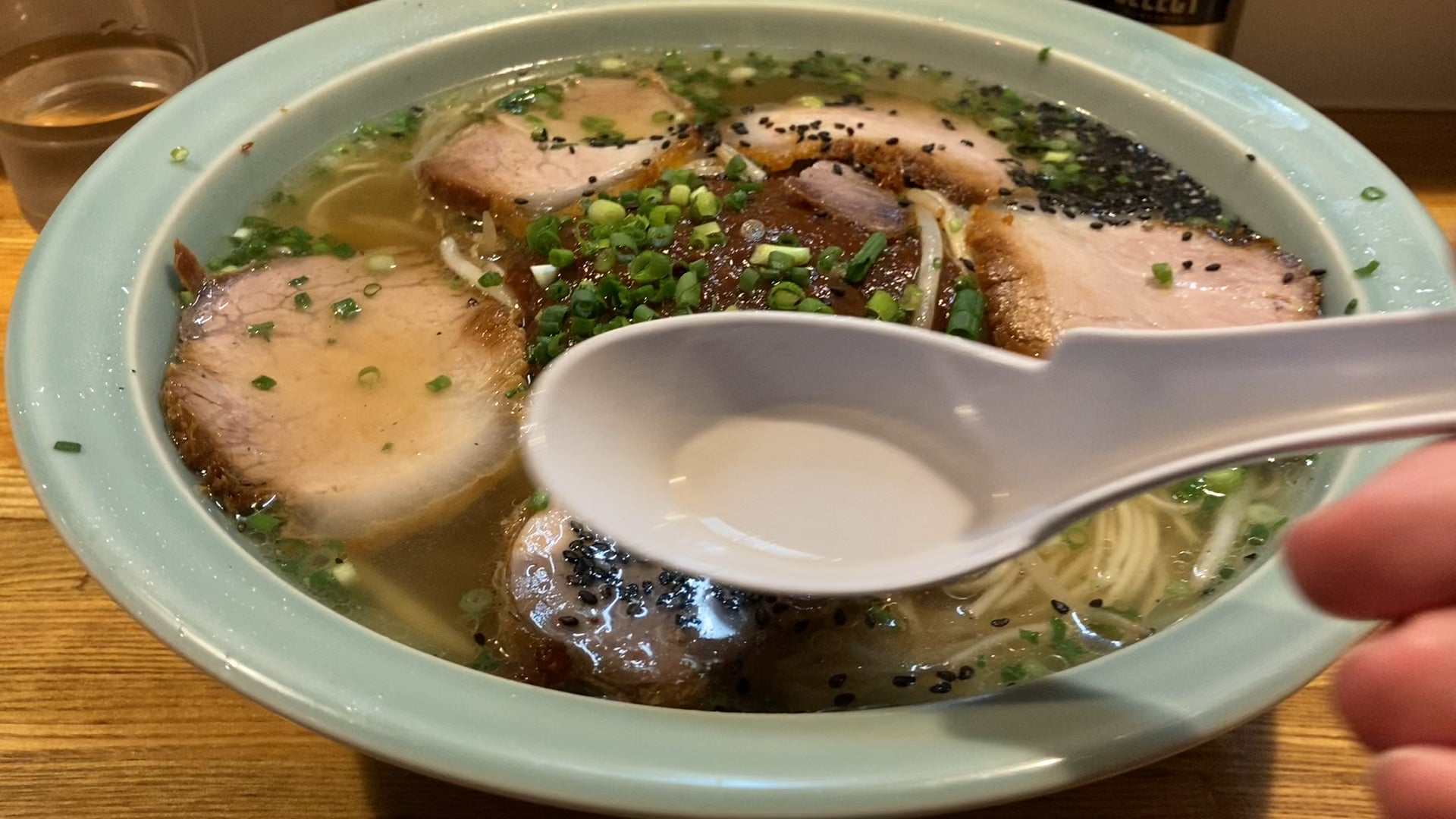This is clear tonkotsu soup, the miso tare is heaped in the middle (川しん ...