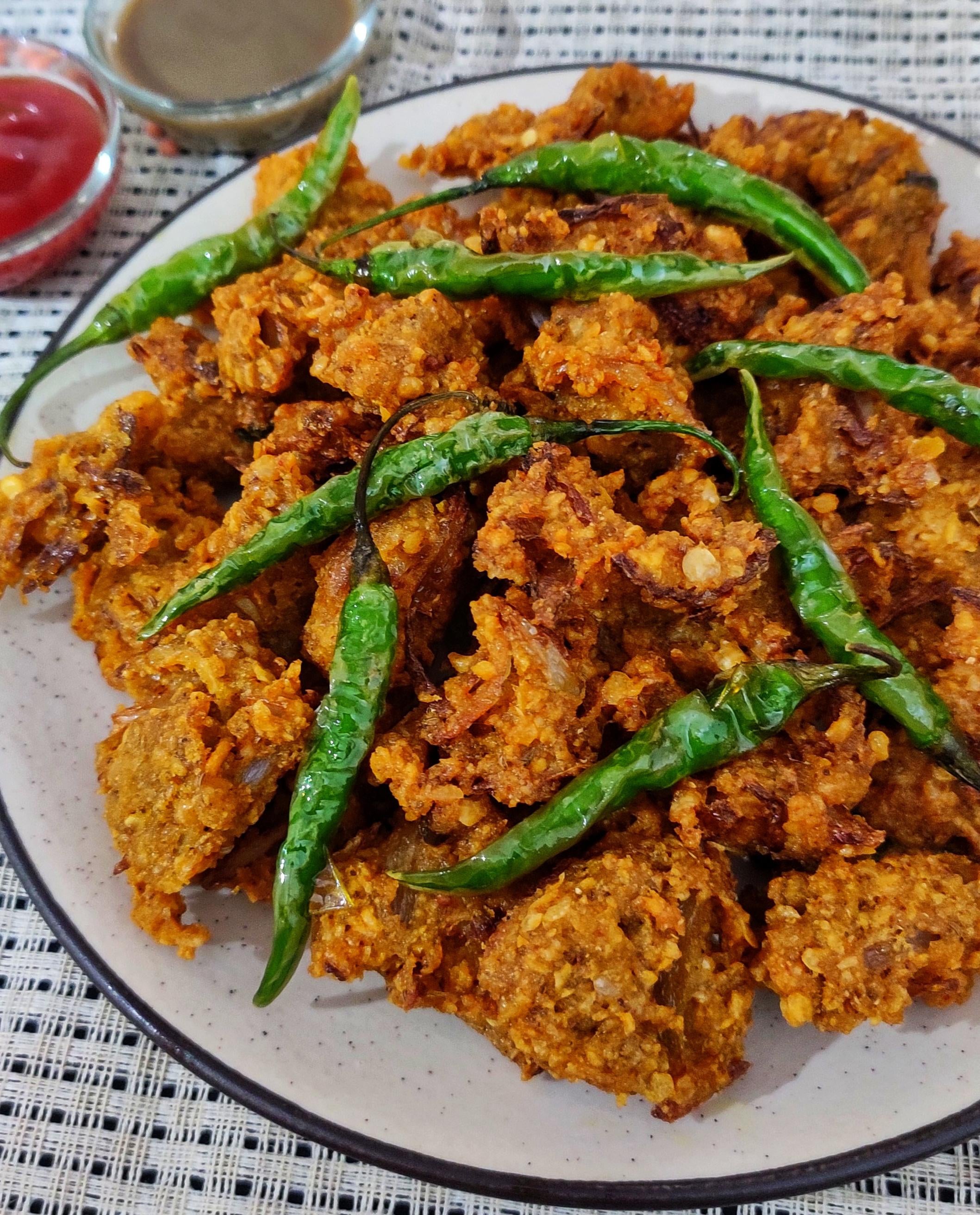 Masoor Dal Ke Pakode | Crispy And Tasty Pakoda Recipe - Dining and Cooking