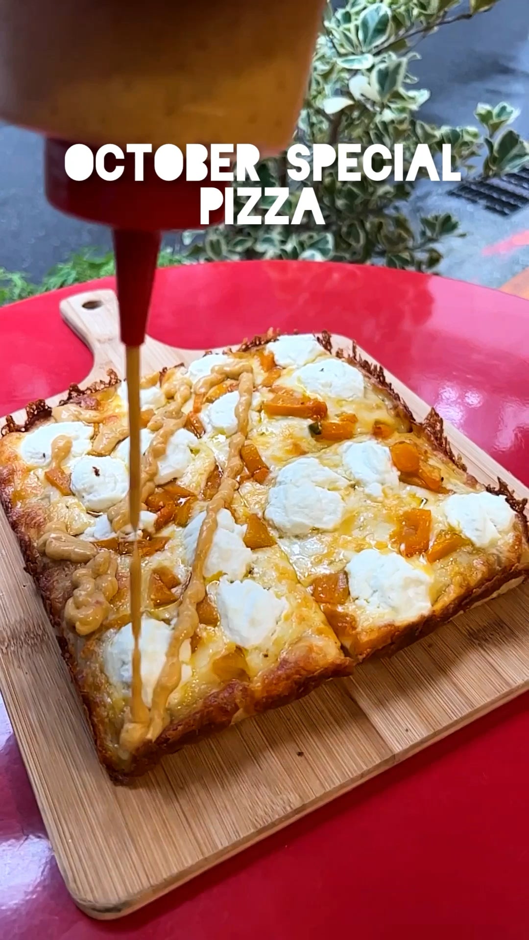 Pumpkin Pizza in Taipei! - Dining and Cooking