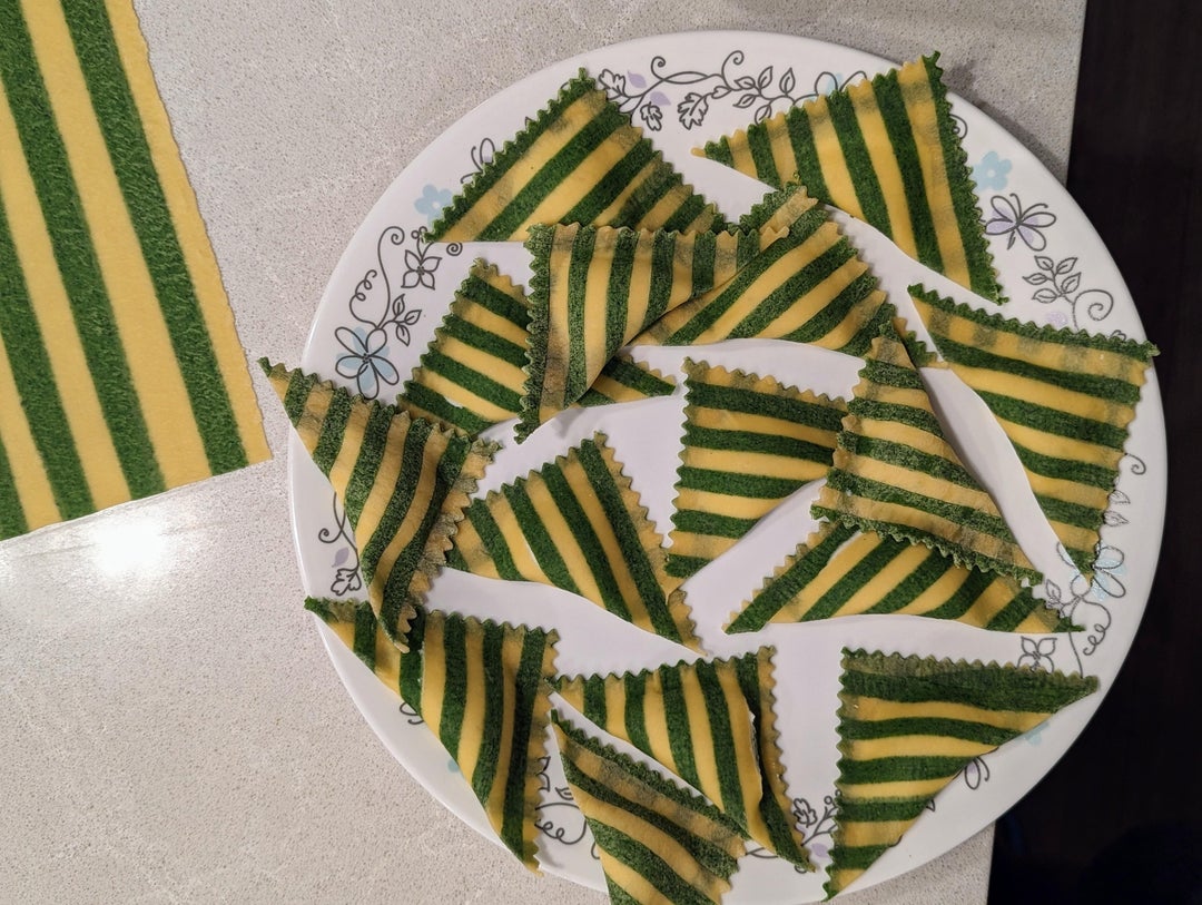 Egg and spinach striped triangoli with ricotta filling - Dining and Cooking